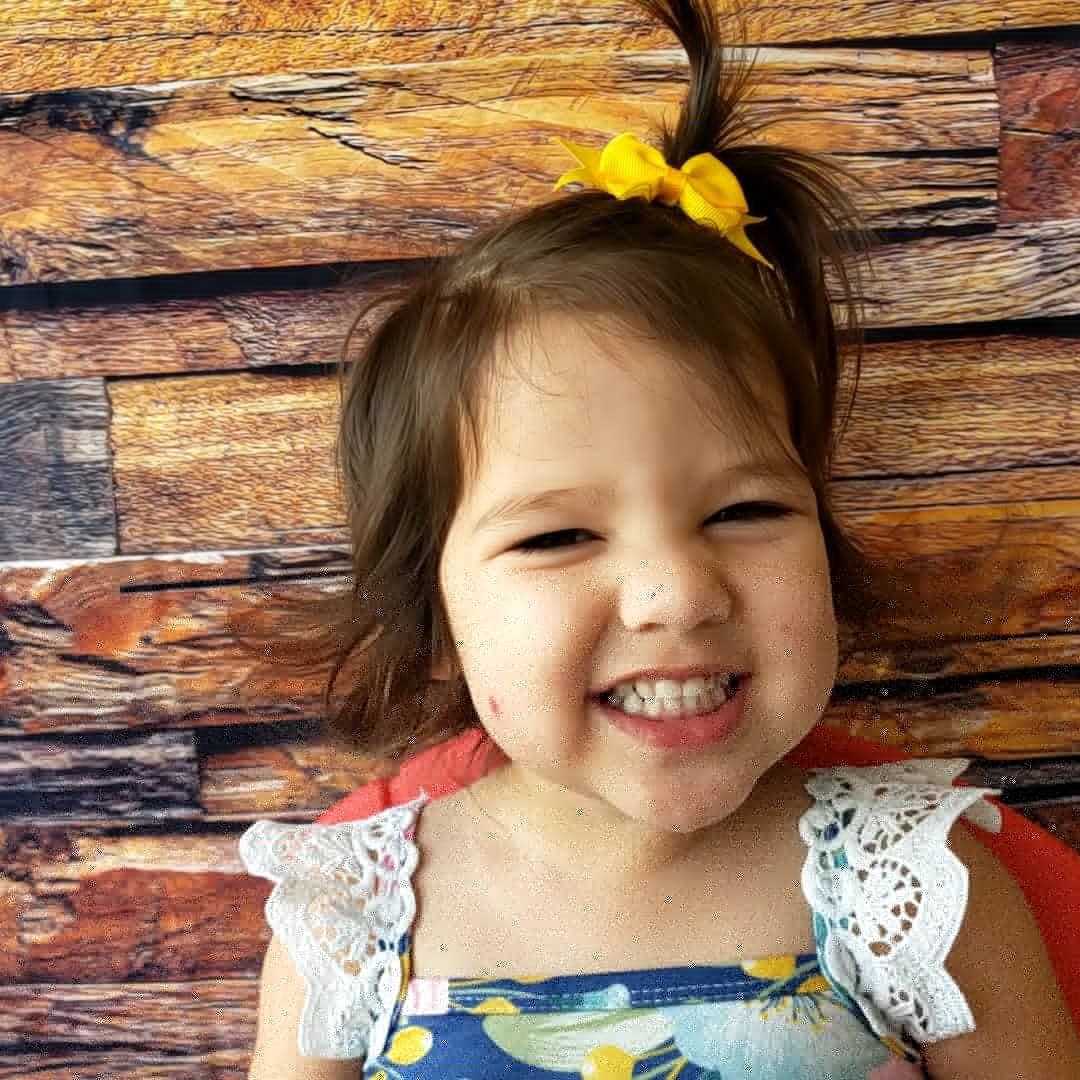 Show us your teeth, Zooey!! | Scrolller