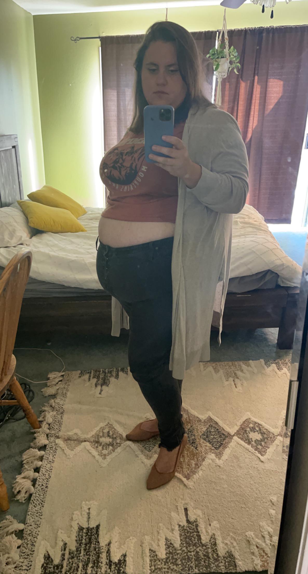 Showing of my belly last warm day☀️ Off to the pumpkin patch 🎃 | Scrolller