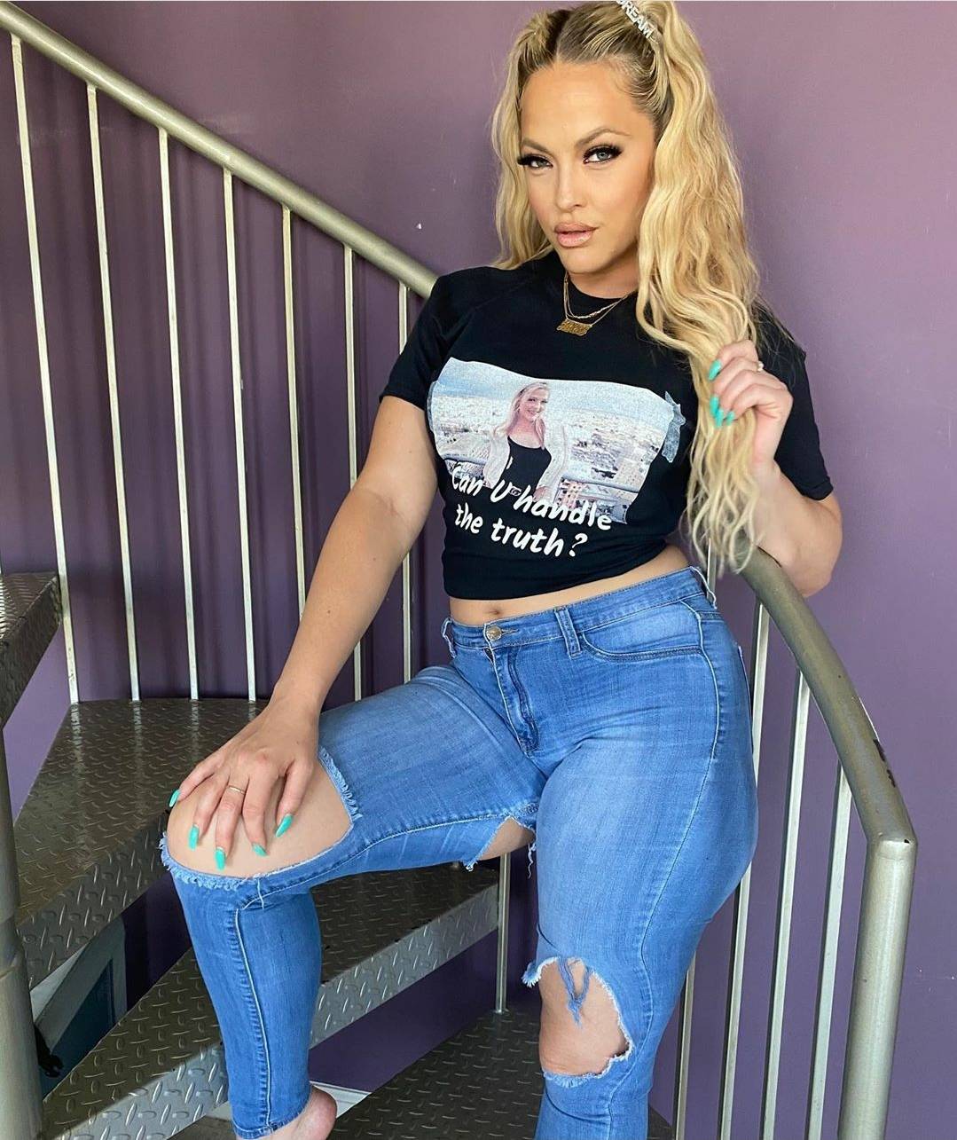 Showing off her merch | Scrolller