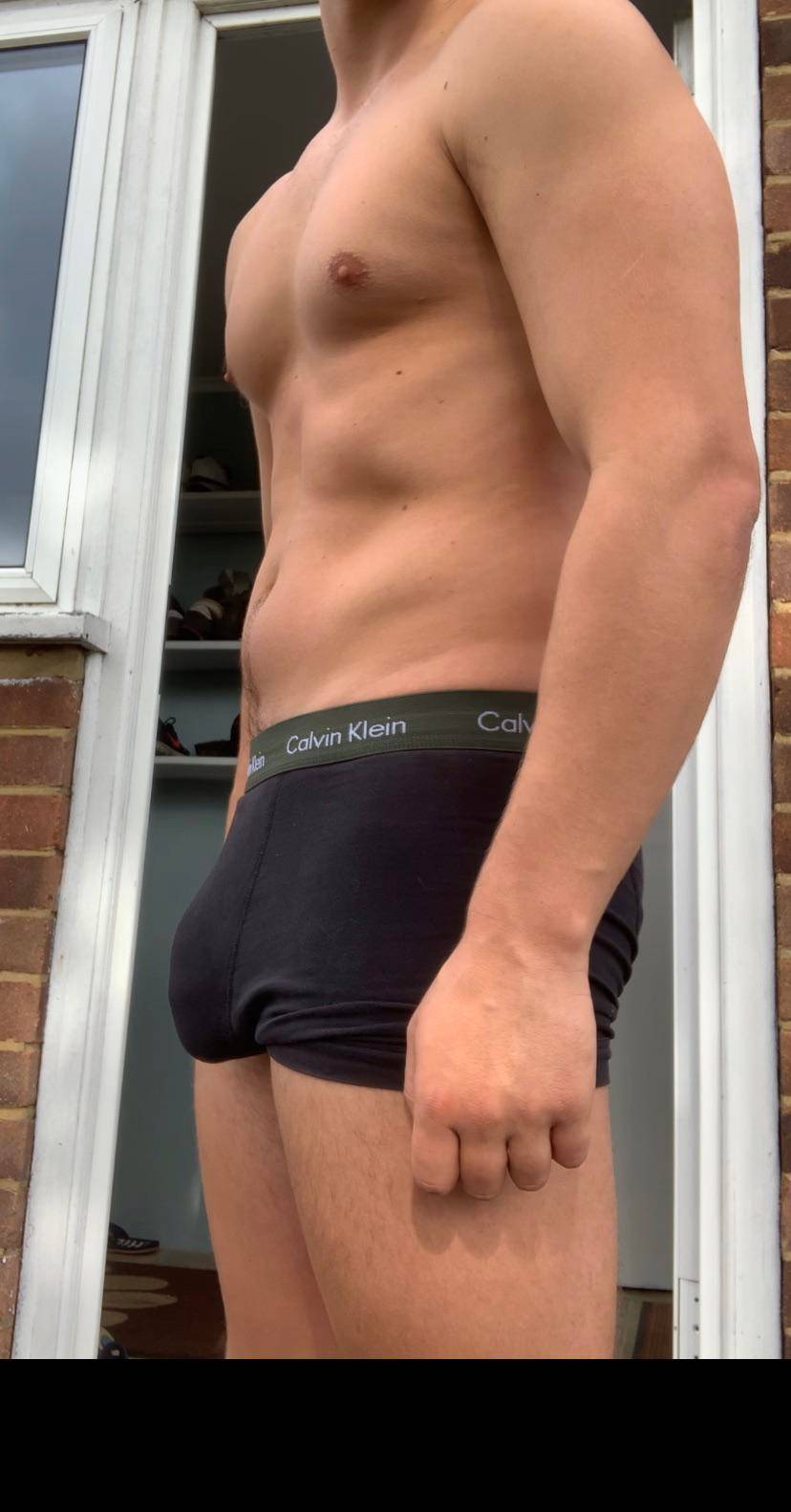 Showing off the bulge to my neighbours | Scrolller
