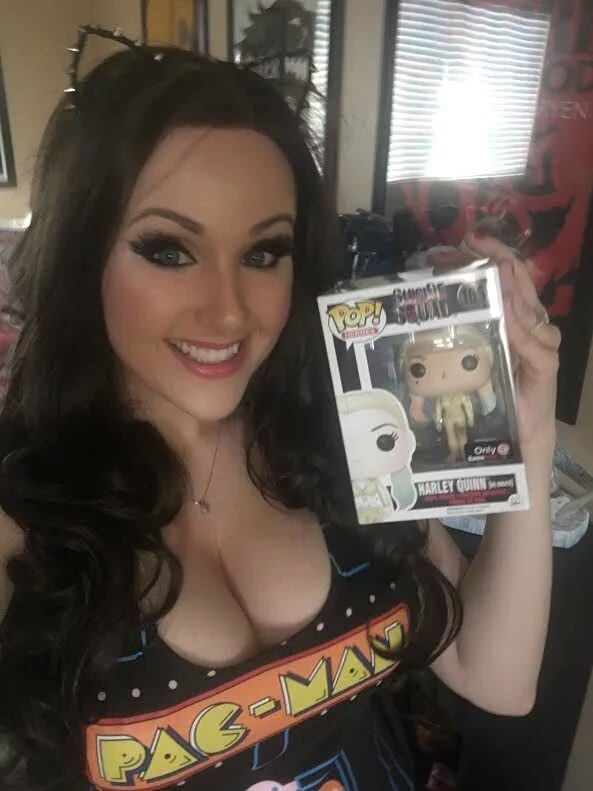 Showing off the new Harley Quinn Pop figure. | Scrolller