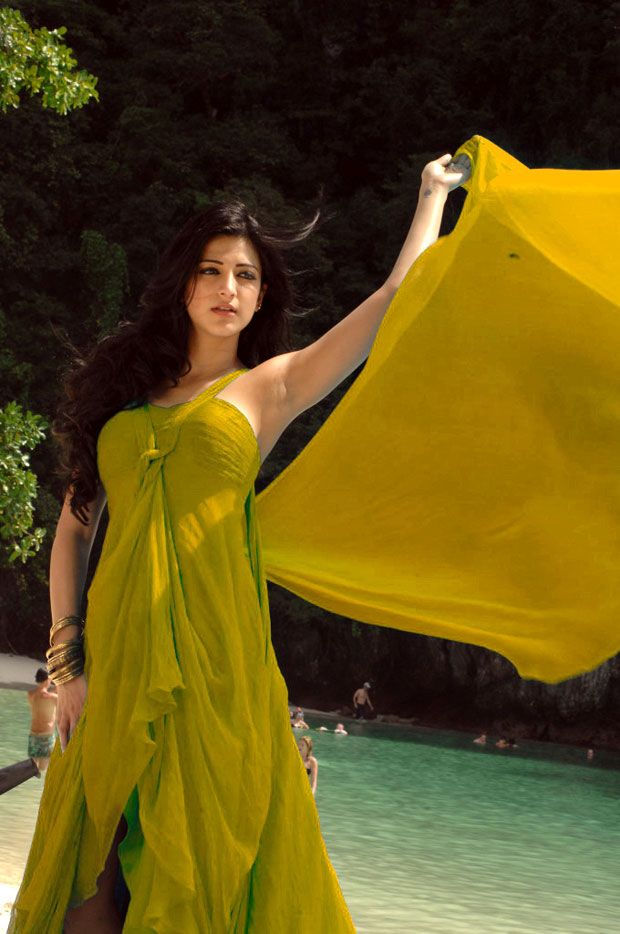 Shruthi Hassan | Scrolller