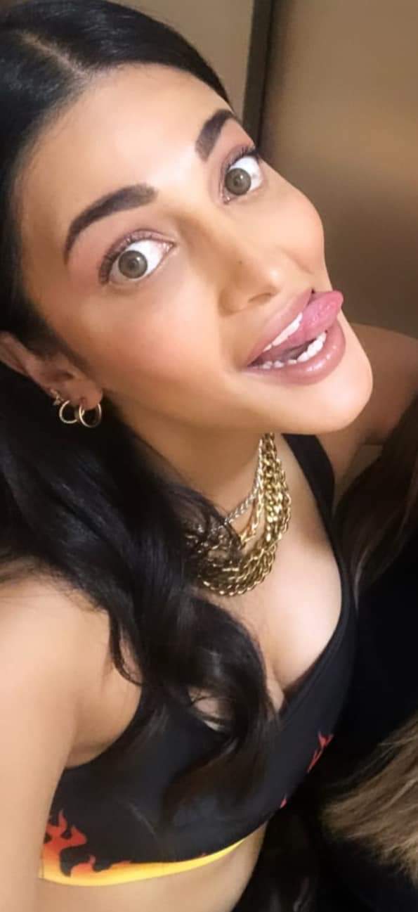 Shruti Hassan | Scrolller