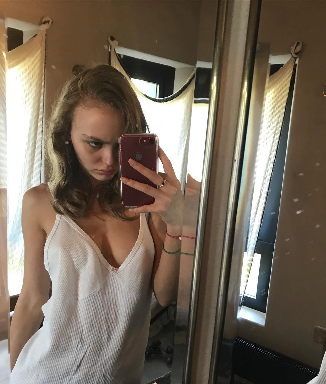 Side Bangs | Scrolller