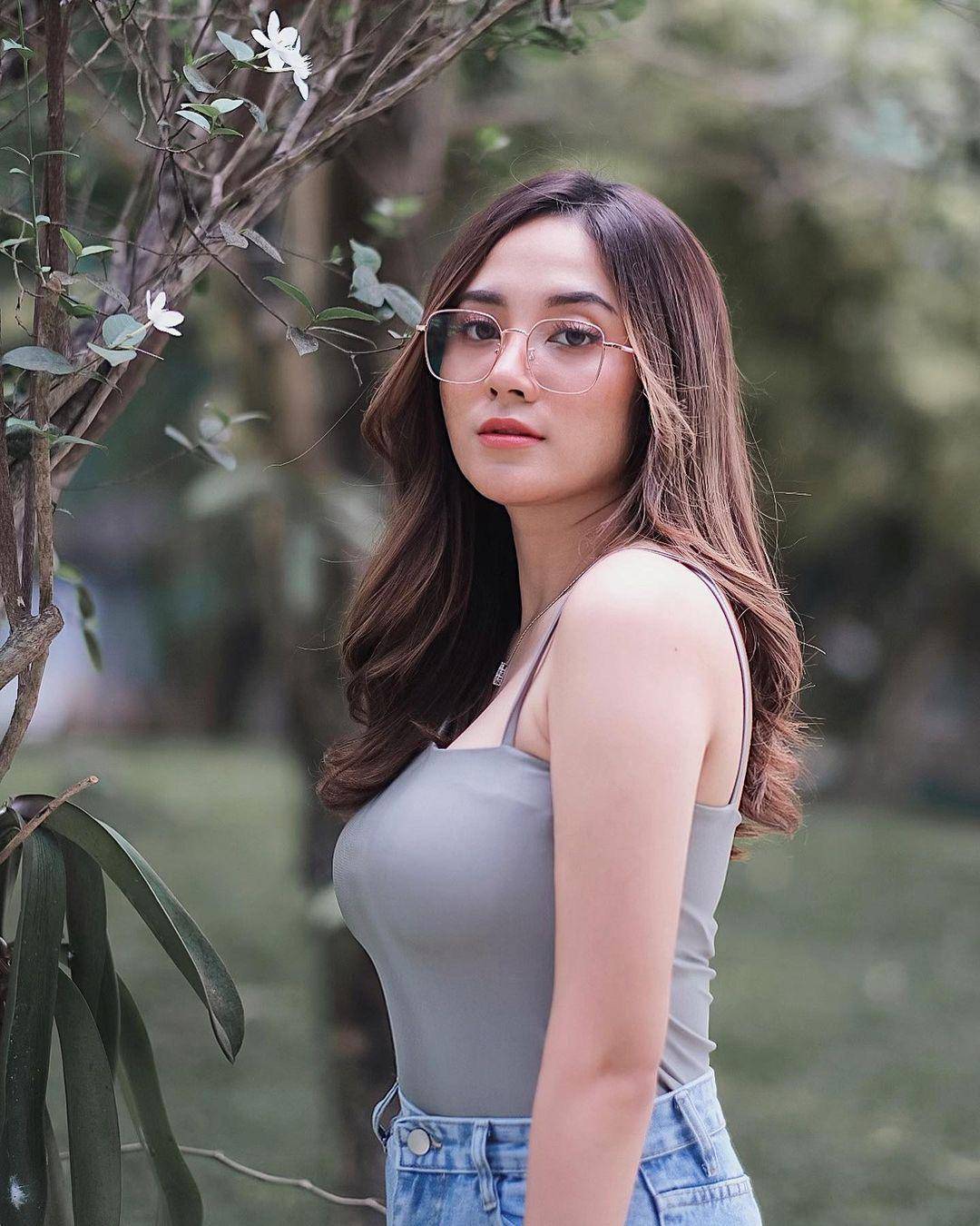 Gina Meidina Scrolller