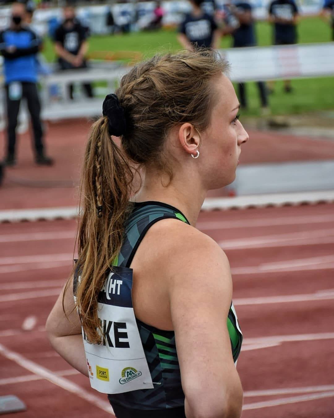 Side View of Rani Vincke Beautiful Belgian 🇧🇪 🏃 | Scrolller