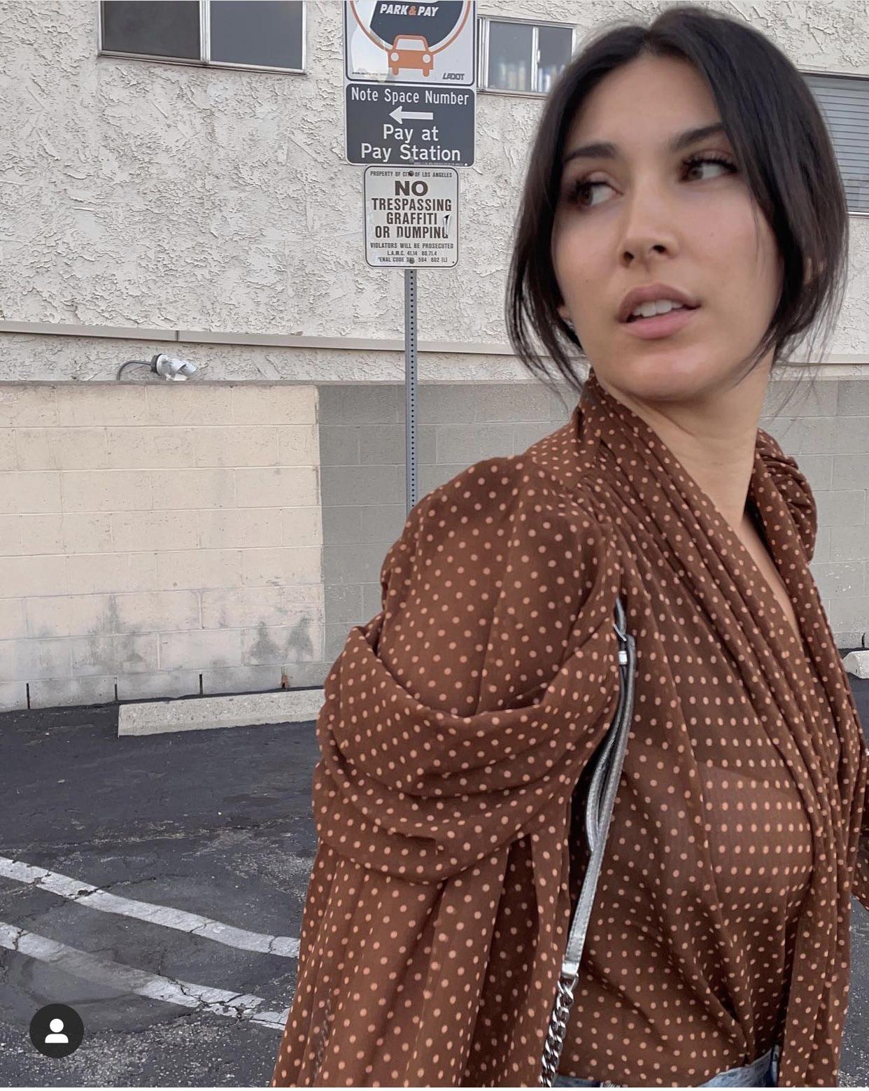 Side view Syd | Scrolller