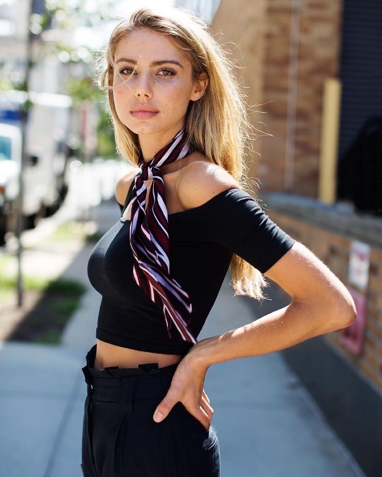 Sidewalk pose | Scrolller