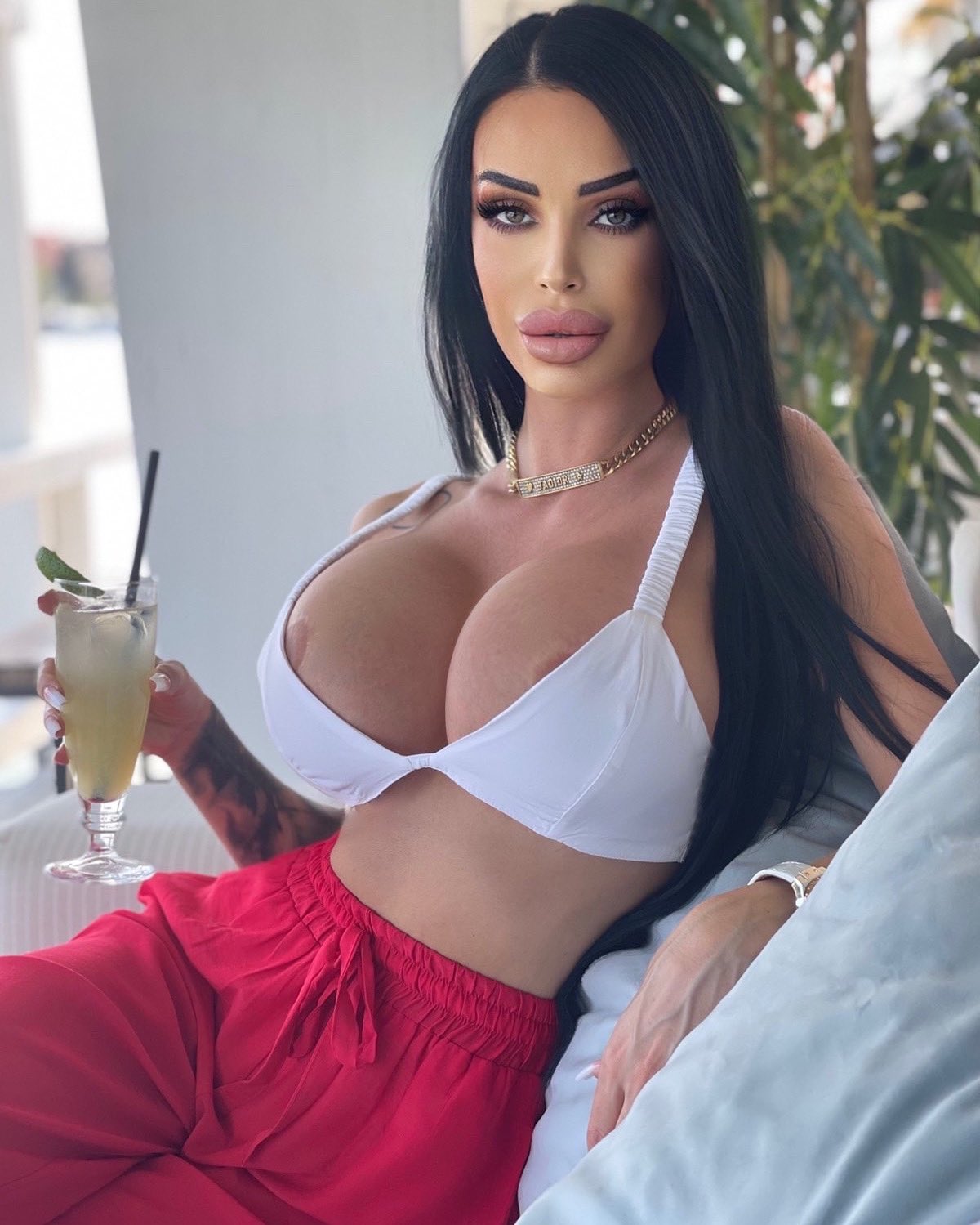 Siliconebunny | Scrolller