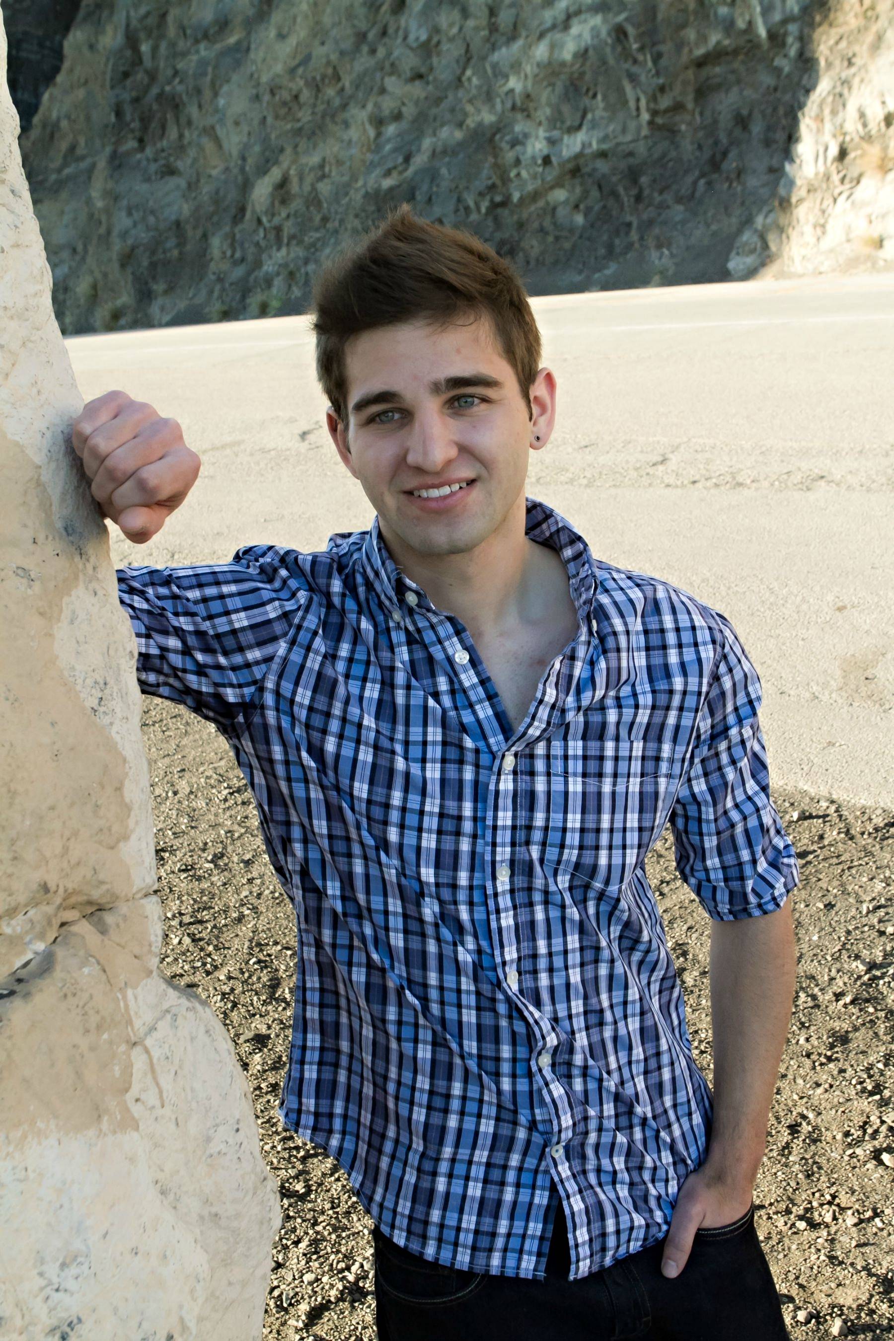 Silly poses are silly | Scrolller