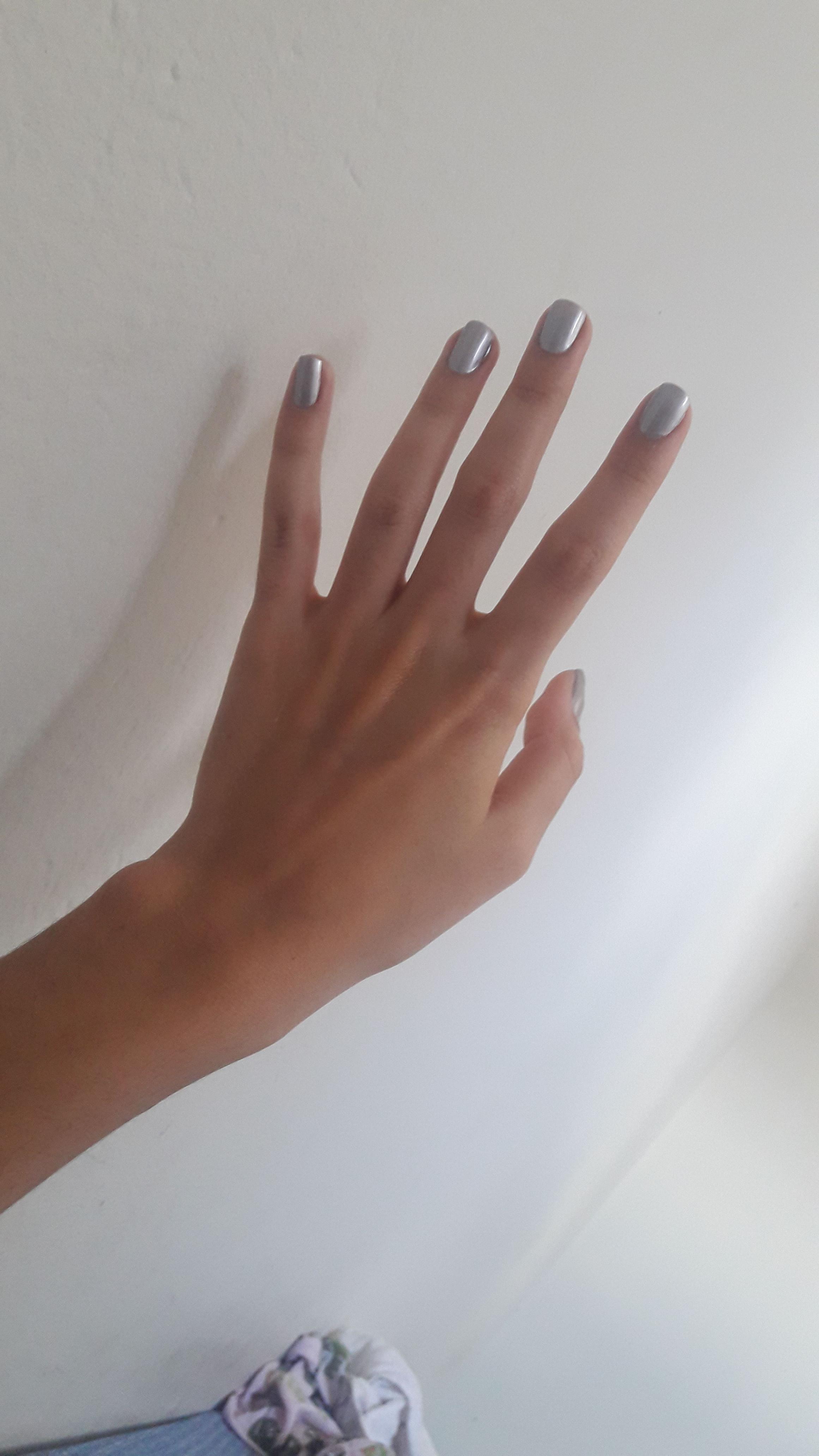 silver nails | Scrolller
