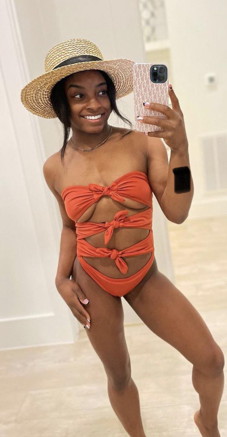 Simone Biles | Scrolller