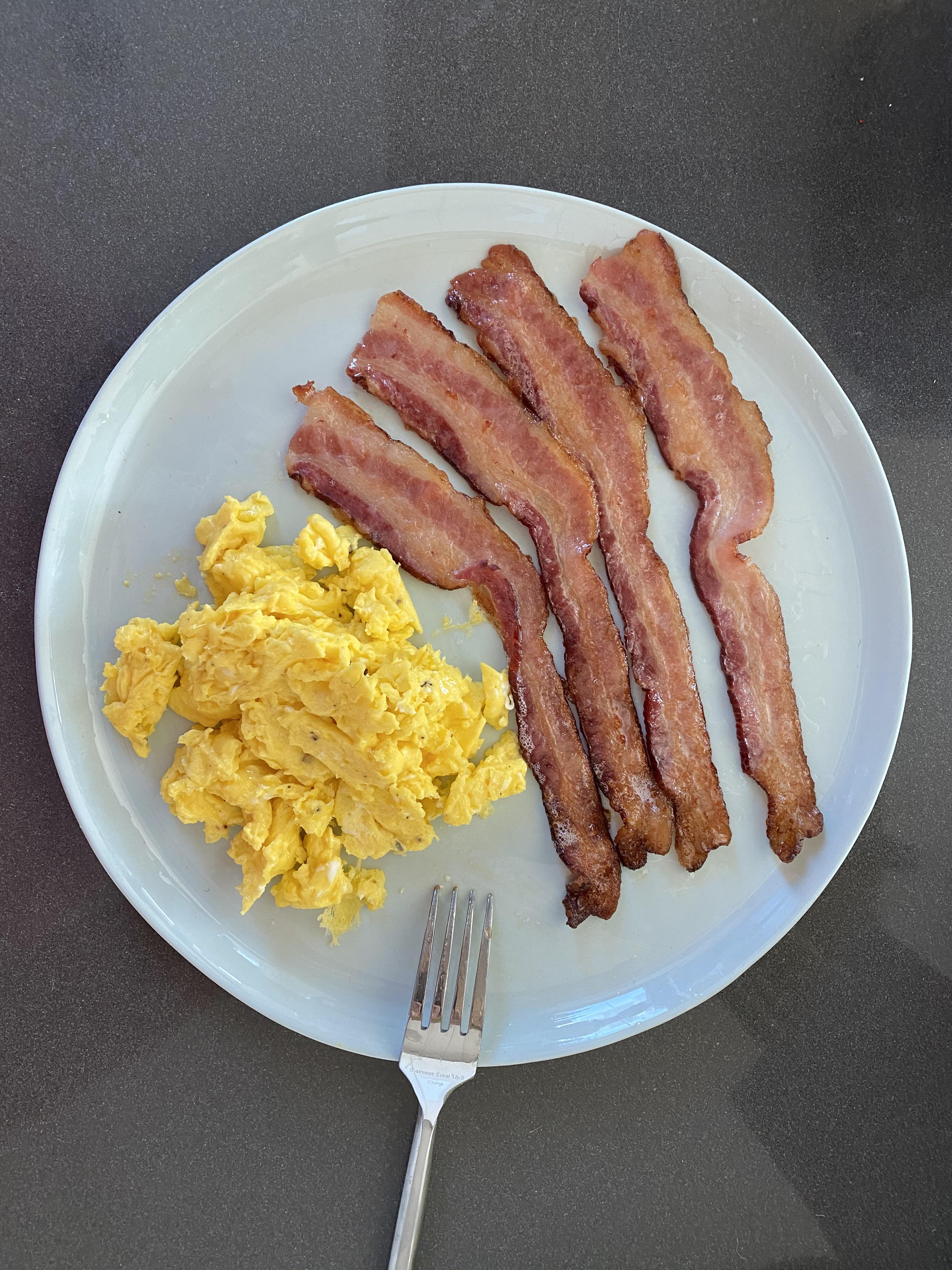 Simple bacon and scrambled eggs | Scrolller