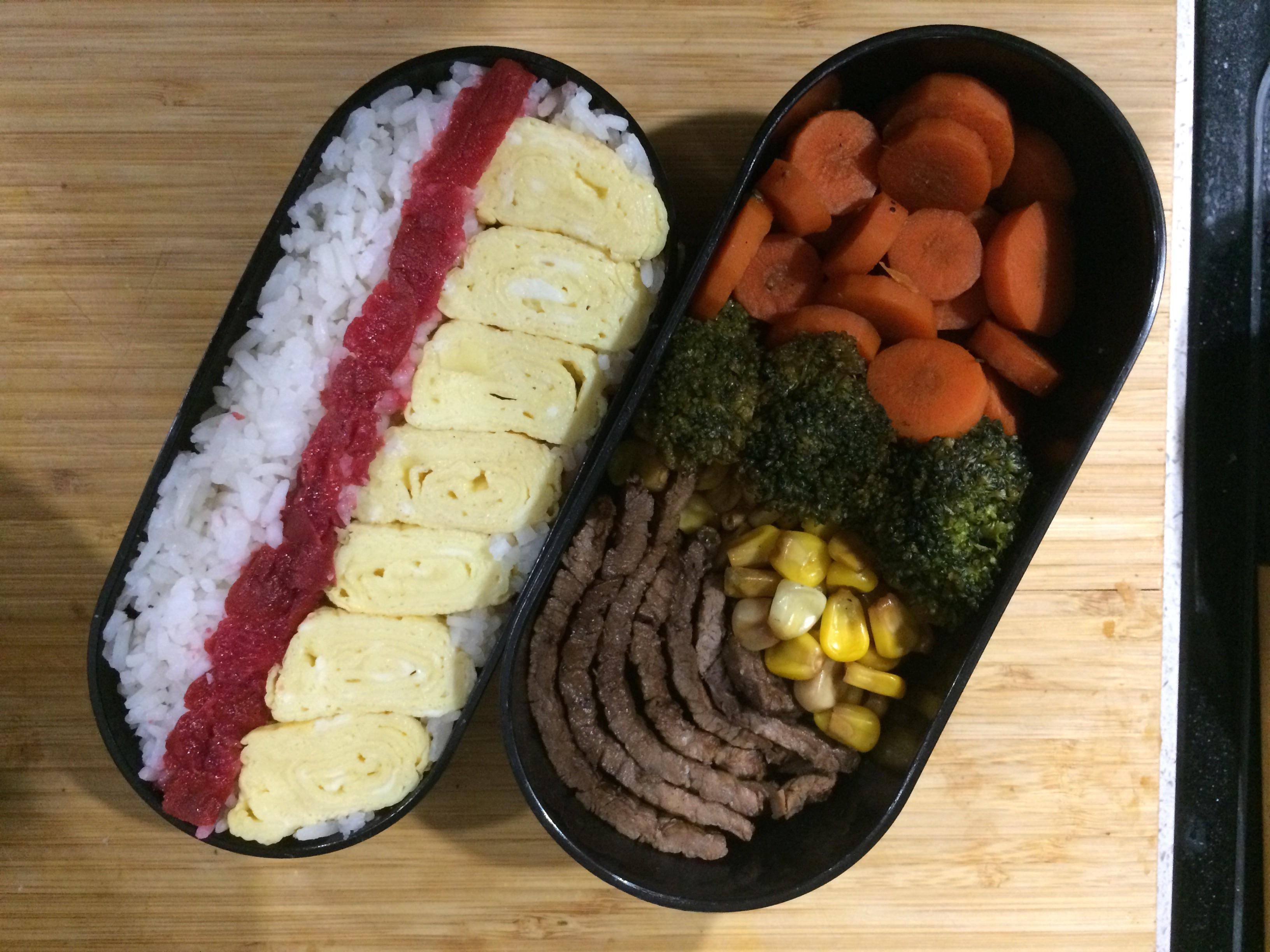 Simple bento with steak, veggies, tamagoyaki, rice and umeboshi | Scrolller