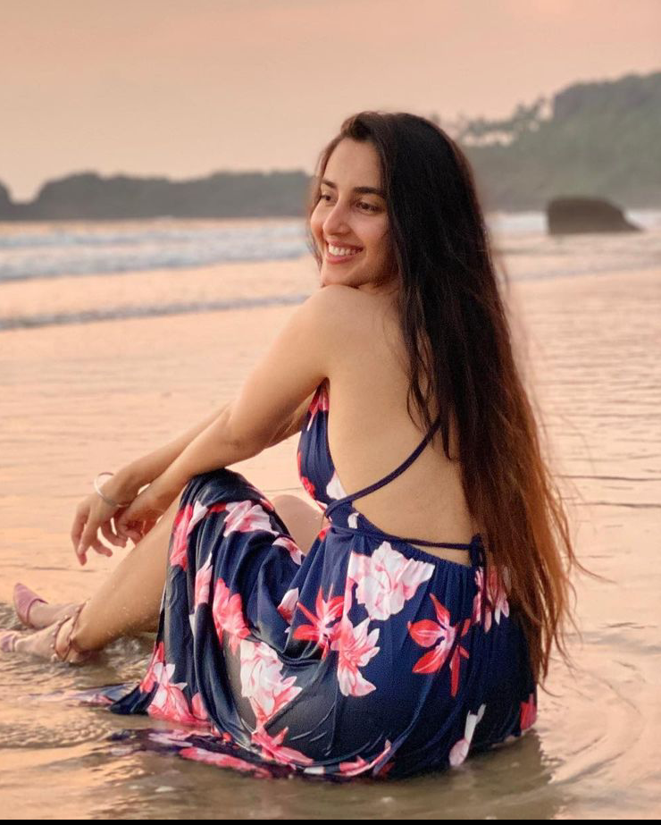 Simrat Kaur | Scrolller