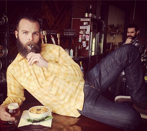 Since you ladies (and men?) seem to like them so much: Another of the sultry bartenders | Scrolller