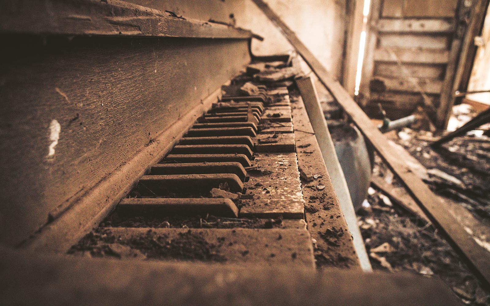 Sing us a song you're the piano man | Scrolller