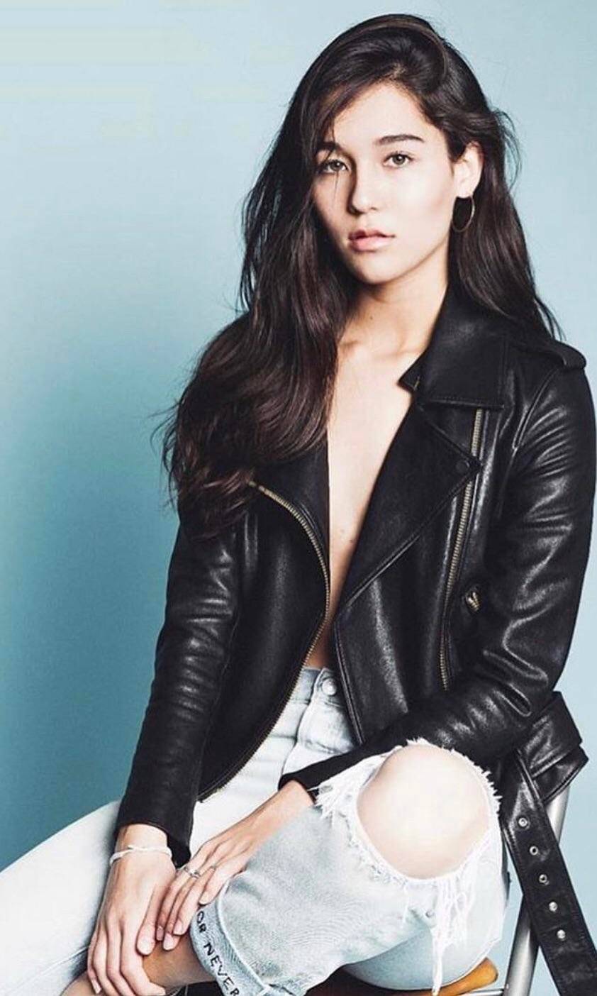 Singaporean X British Scrolller