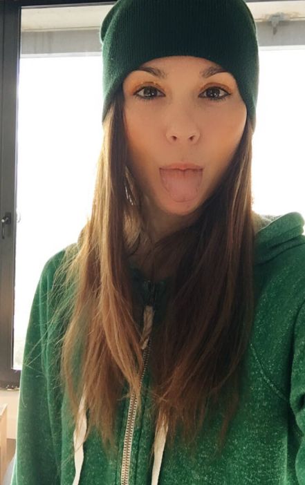 Sissy mistress seeking for a submissive slave to explore my kinks with add me up on snap ...