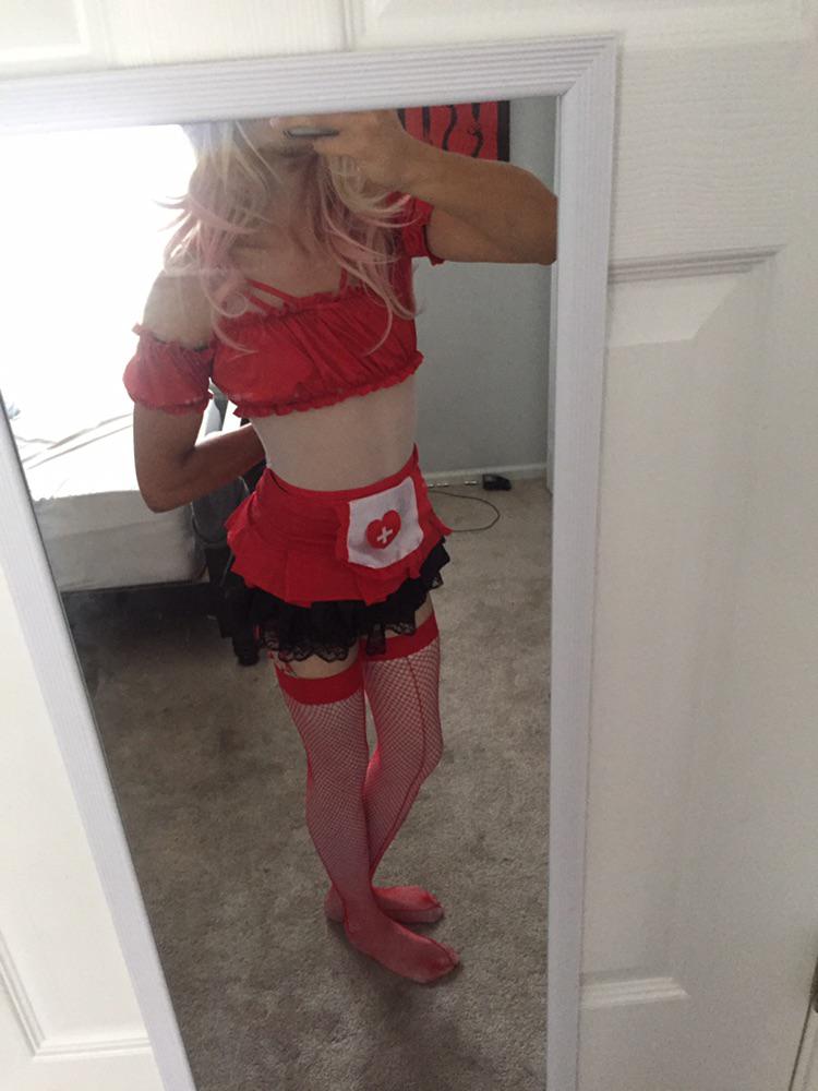 Sissy white boi in desperate need of a spanking and a pounding🍑🍆🍒 | Scrolller