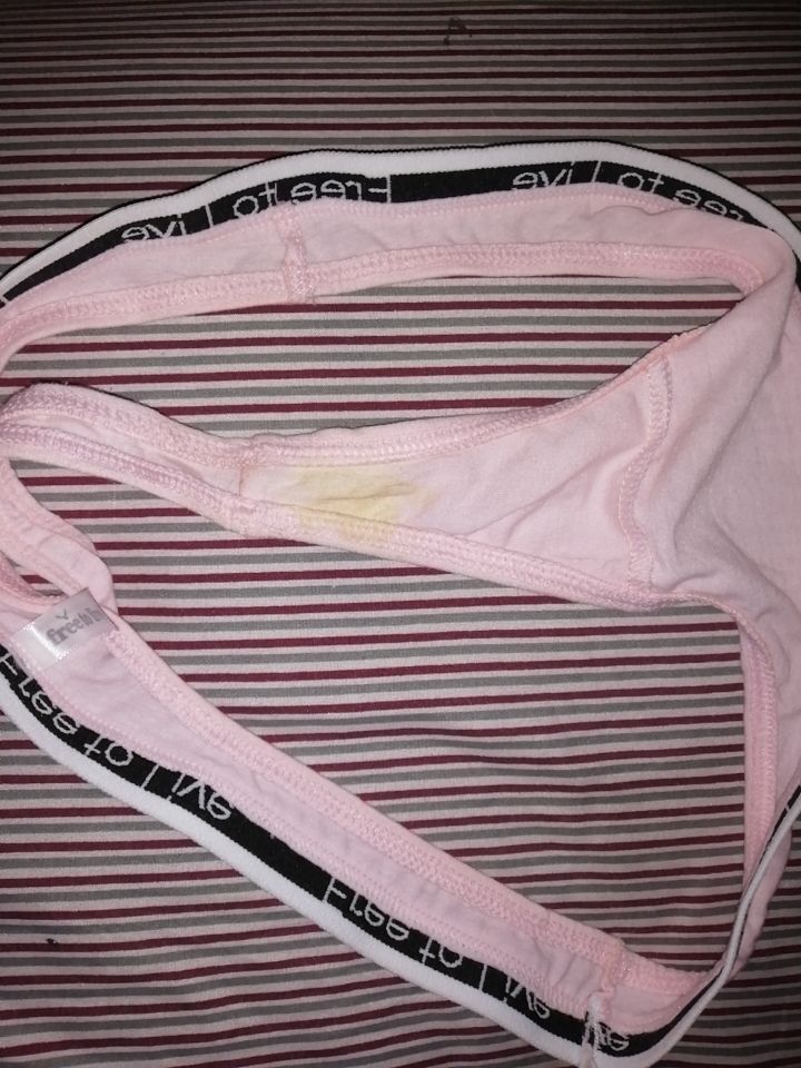 Sisters Panties Scrolller