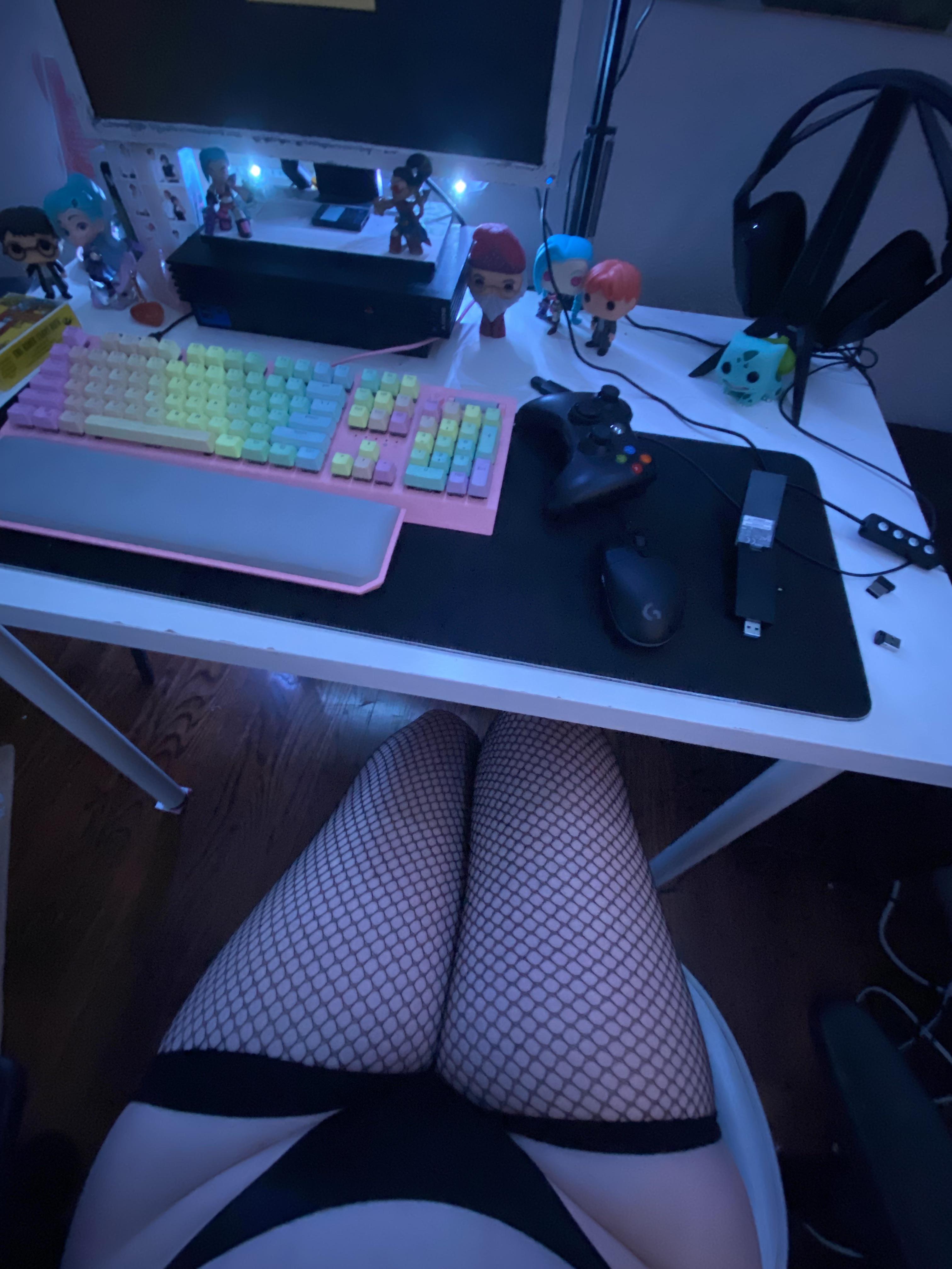 sit on mommies lap🖤 | Scrolller