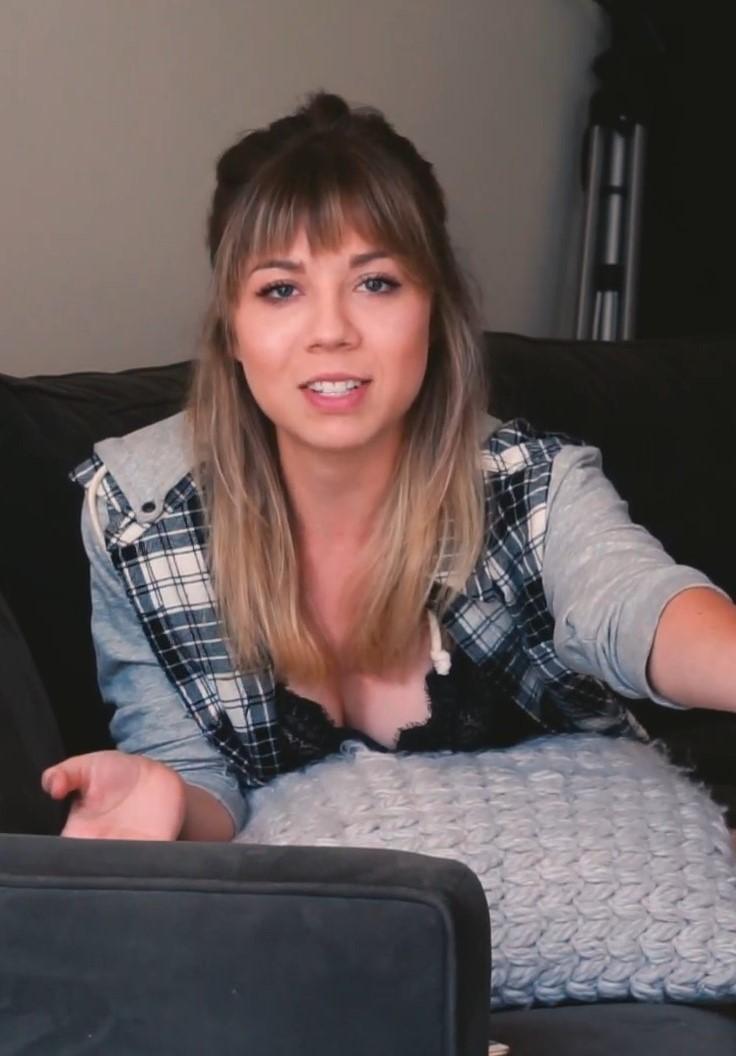 Sitting Pretty. | Scrolller