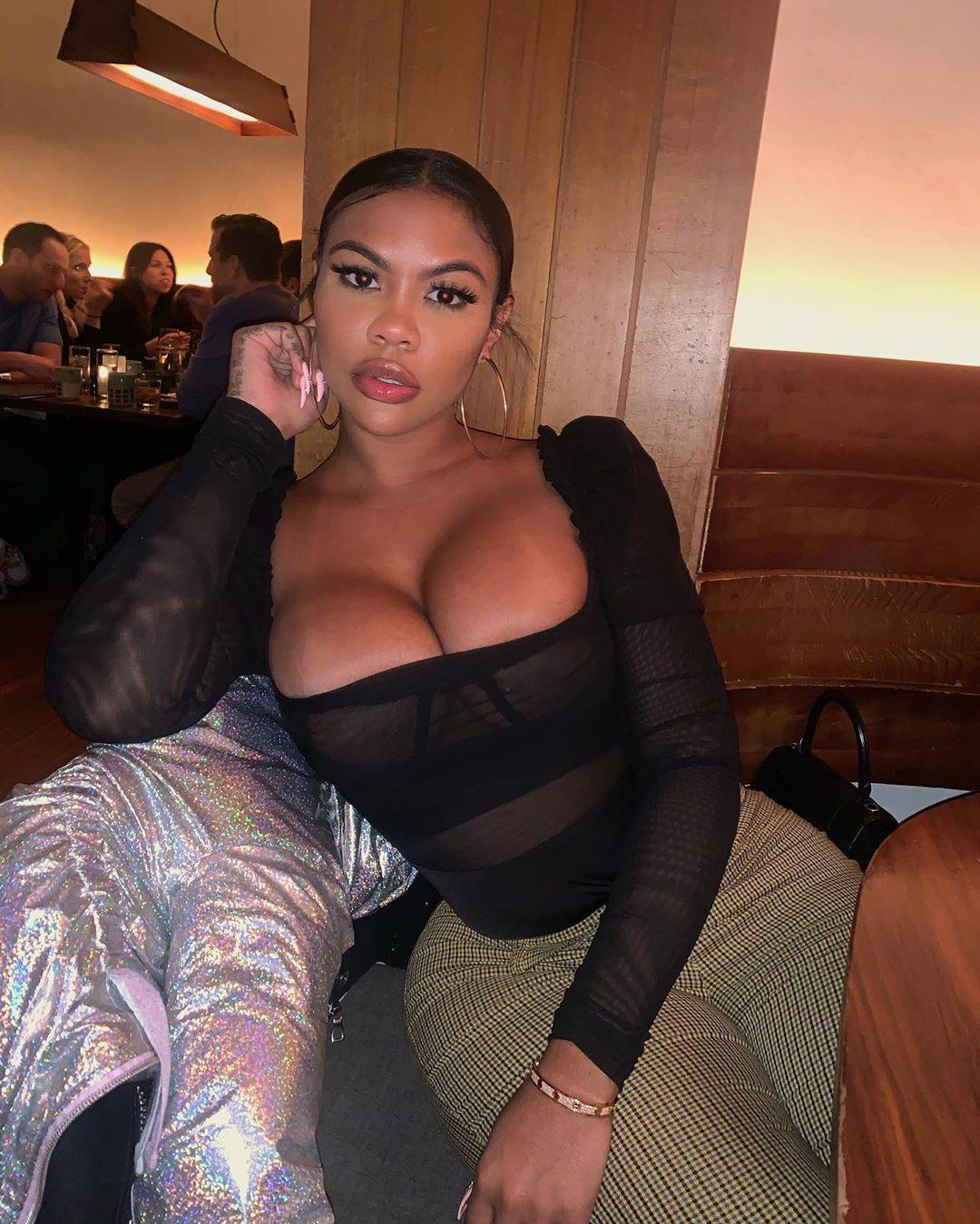 Sitting pretty | Scrolller