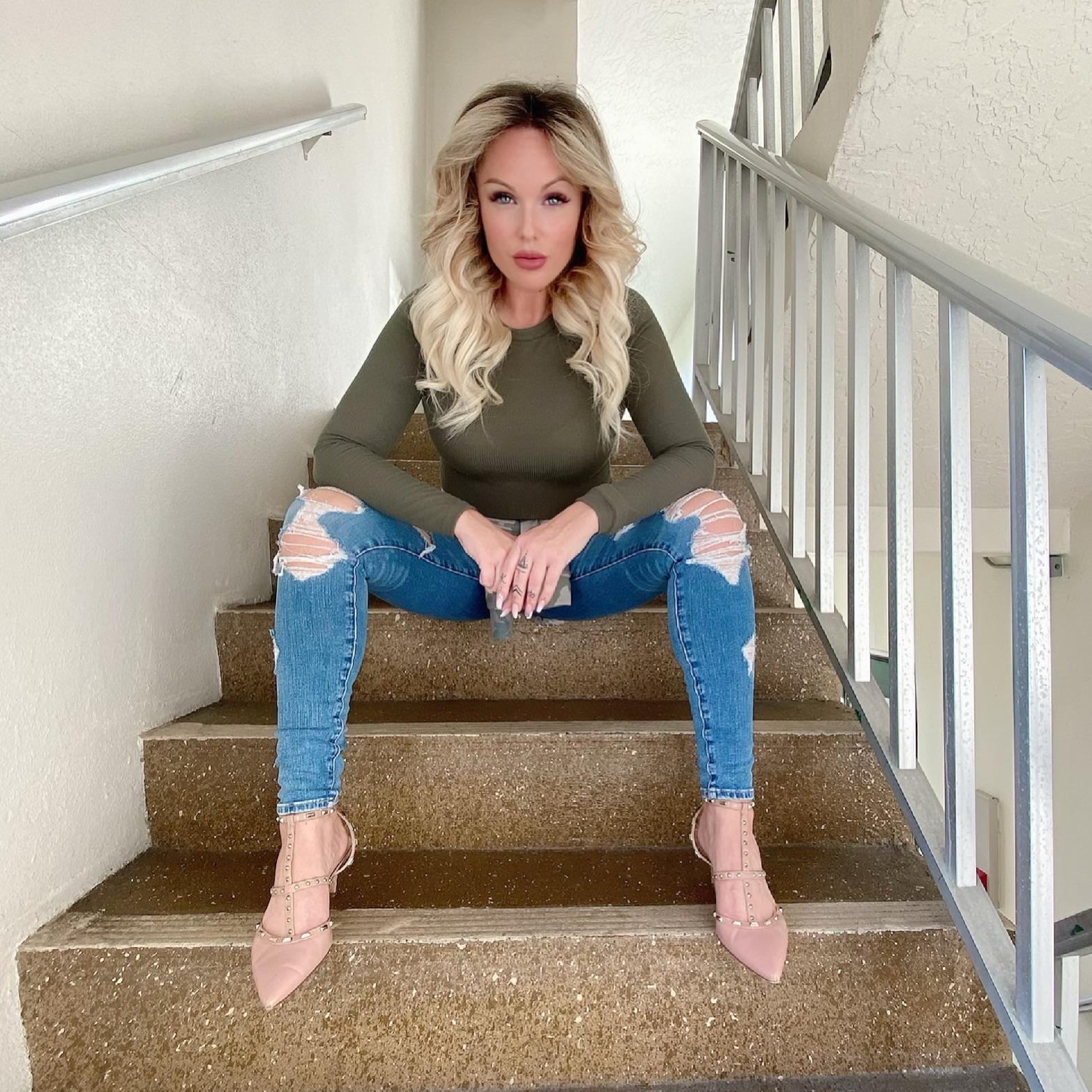 Sitting pretty | Scrolller