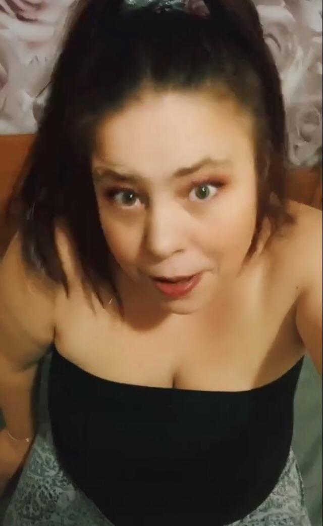 Sitting up in my bed | Scrolller