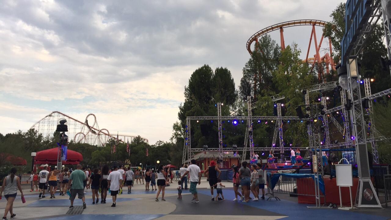 Six Flags // Magic Mountain | Scrolller