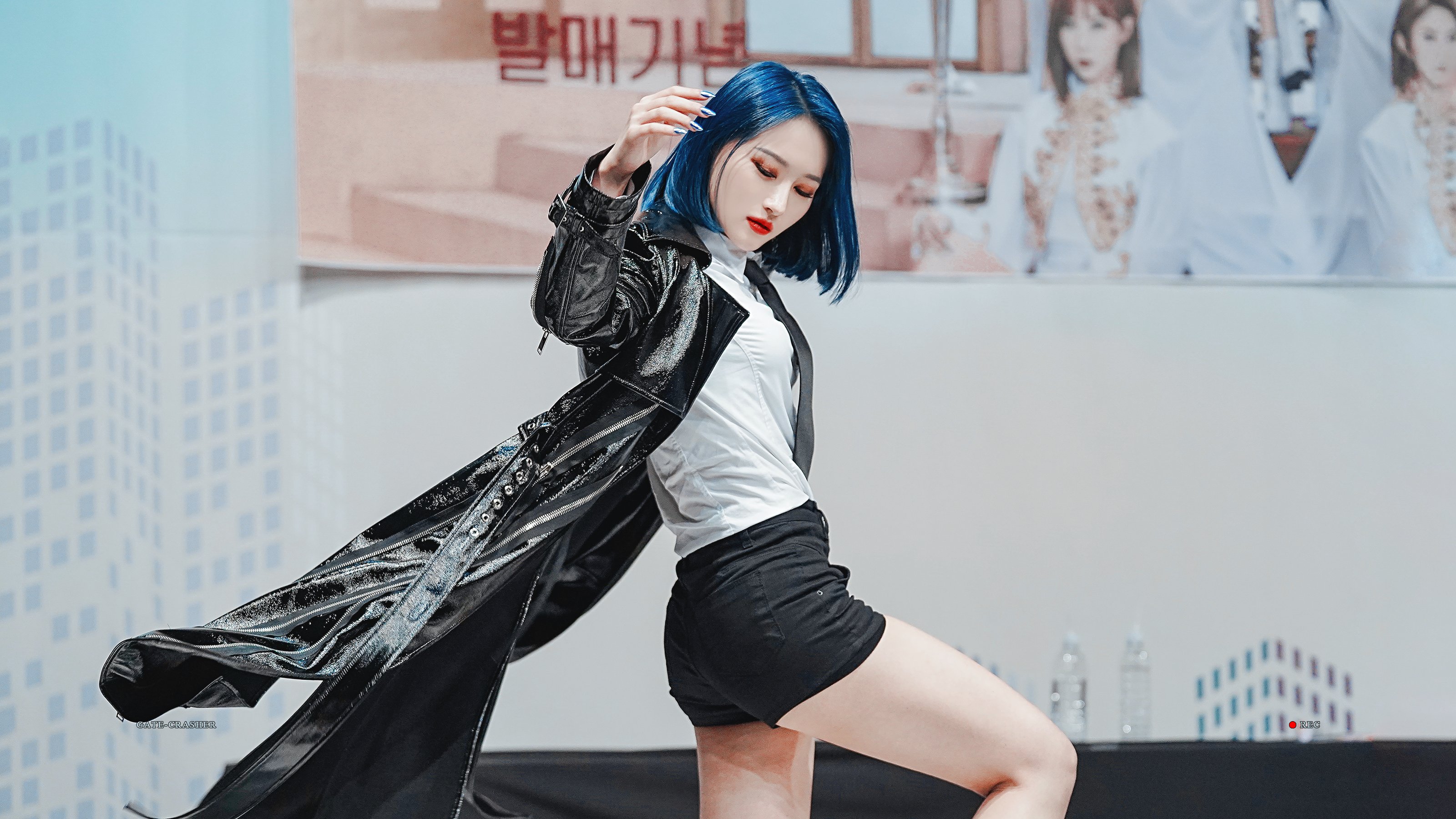 Siyeon is cool | Scrolller