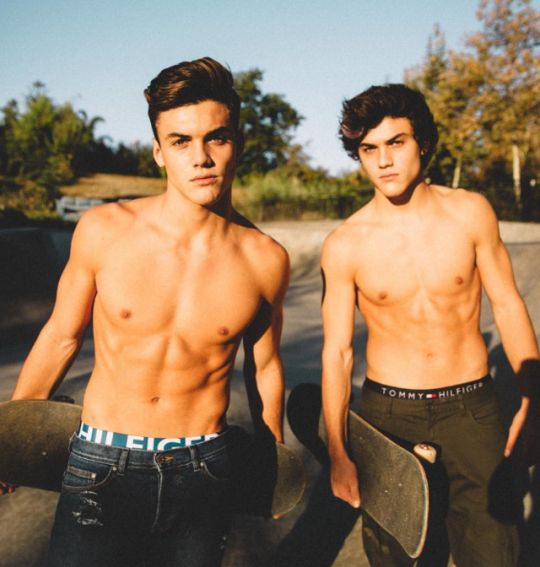 Discover more like GayEyeBleach: Skater Boys and Related Content | Scrolller