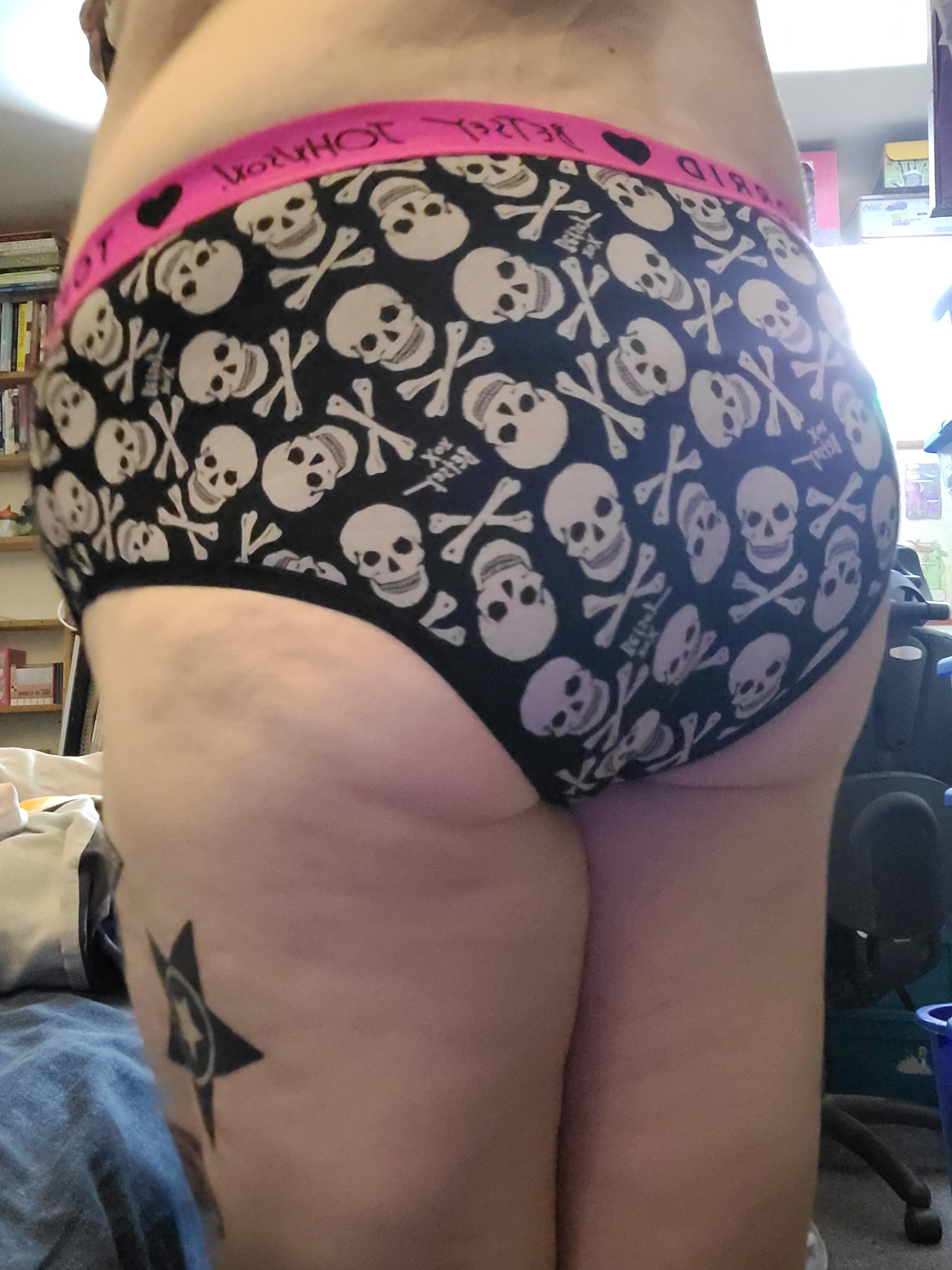 Skull panties!!! | Scrolller