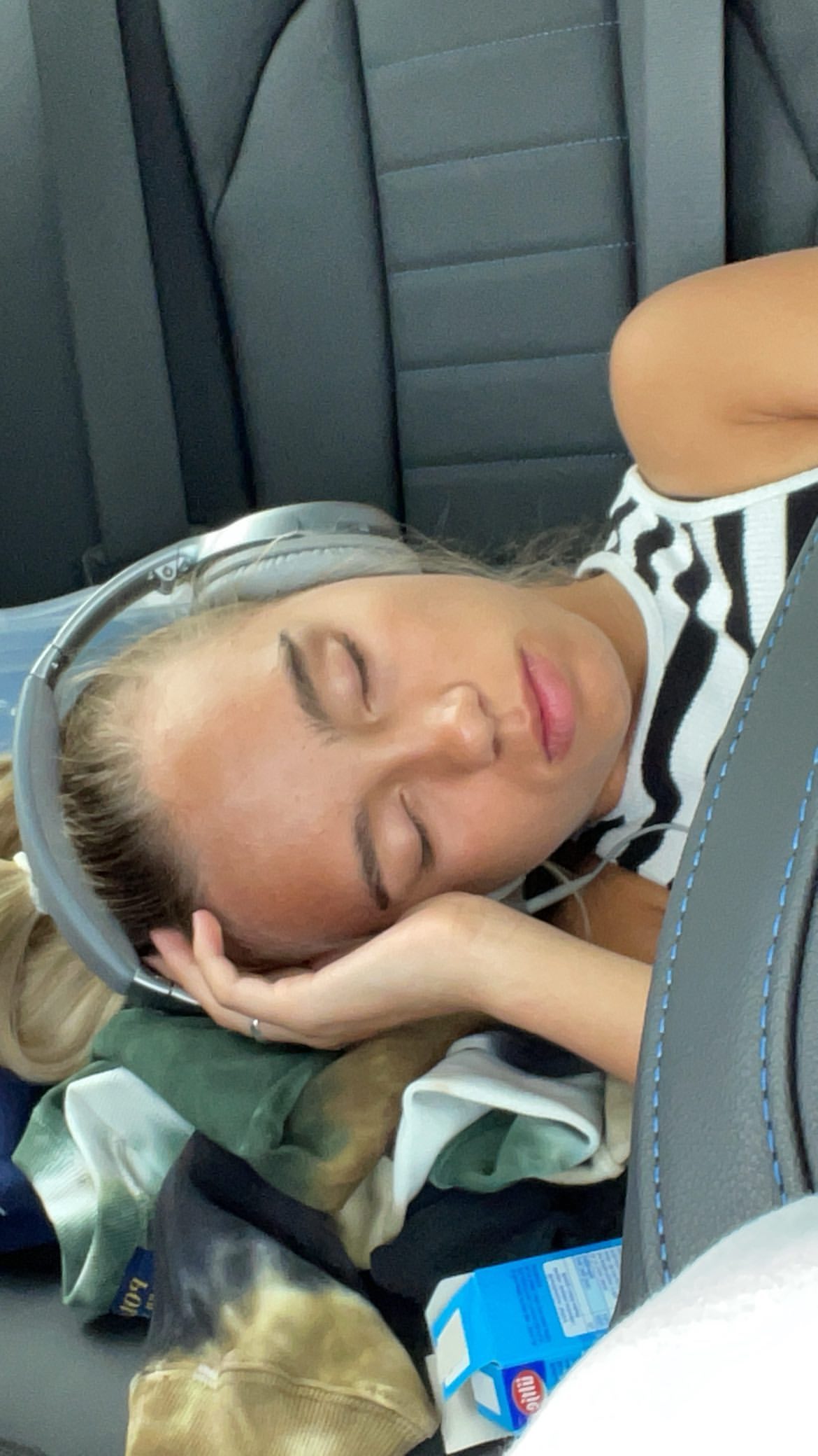 sleepyhead | Scrolller