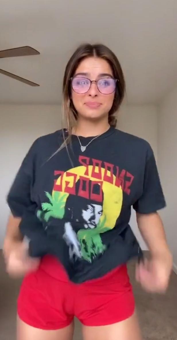 Slight cameltoe | Scrolller