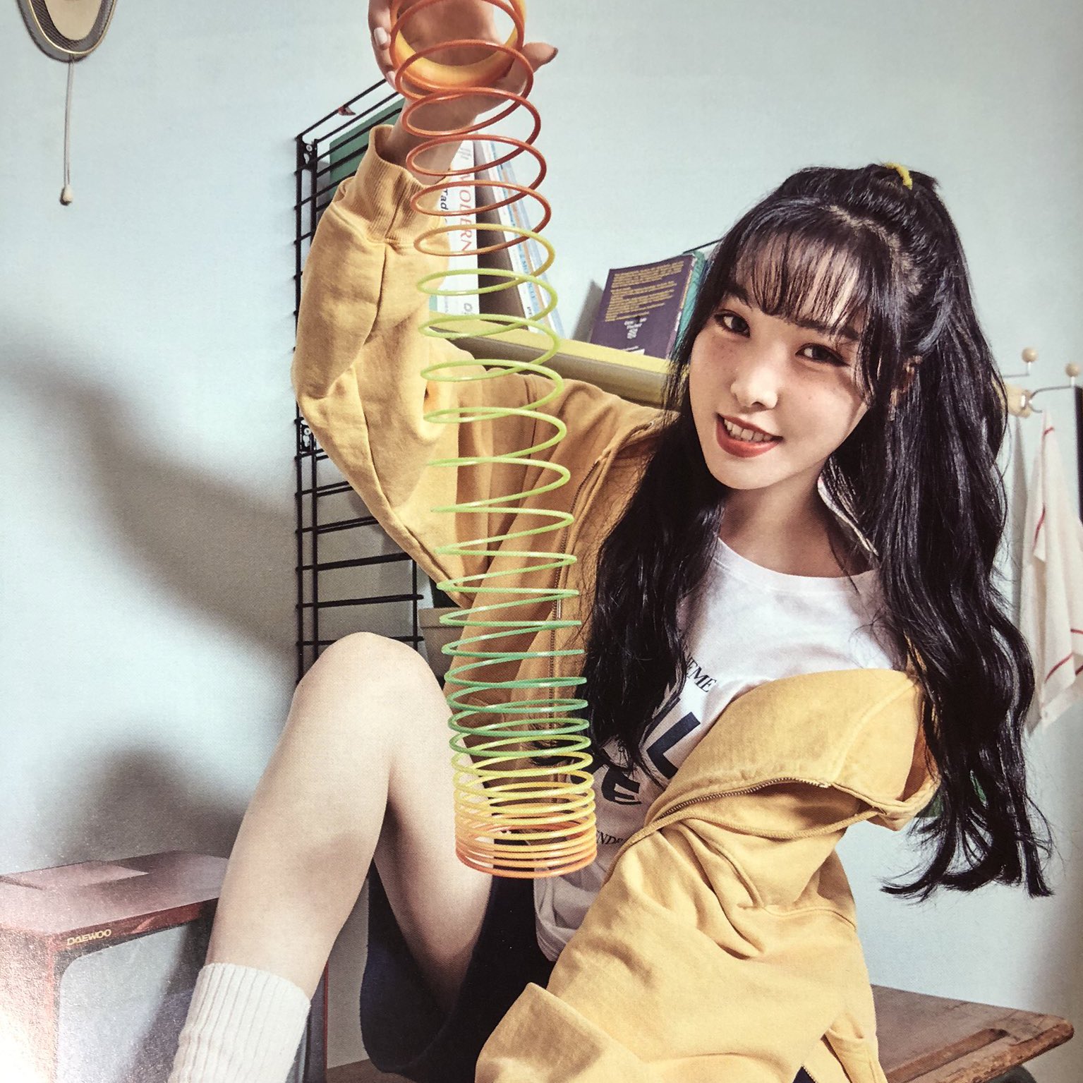 Slinky Yuju | Scrolller