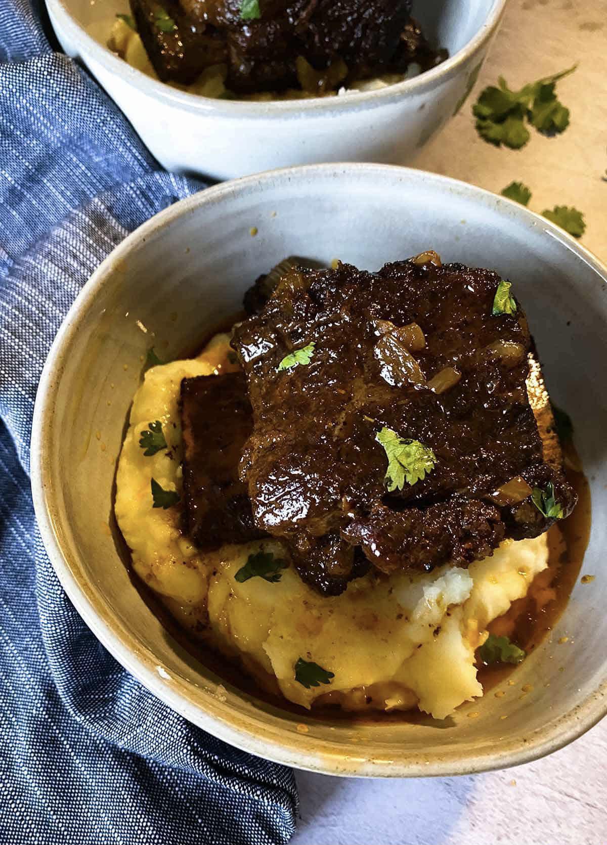 Slow Cooker Short Ribs 🙌 | Scrolller