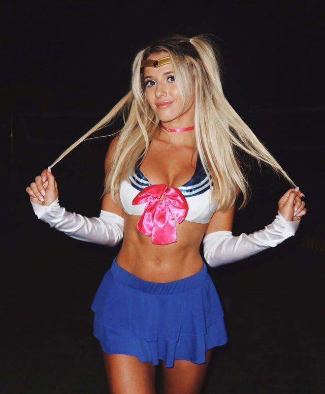Slutty Sailor Moon | Scrolller