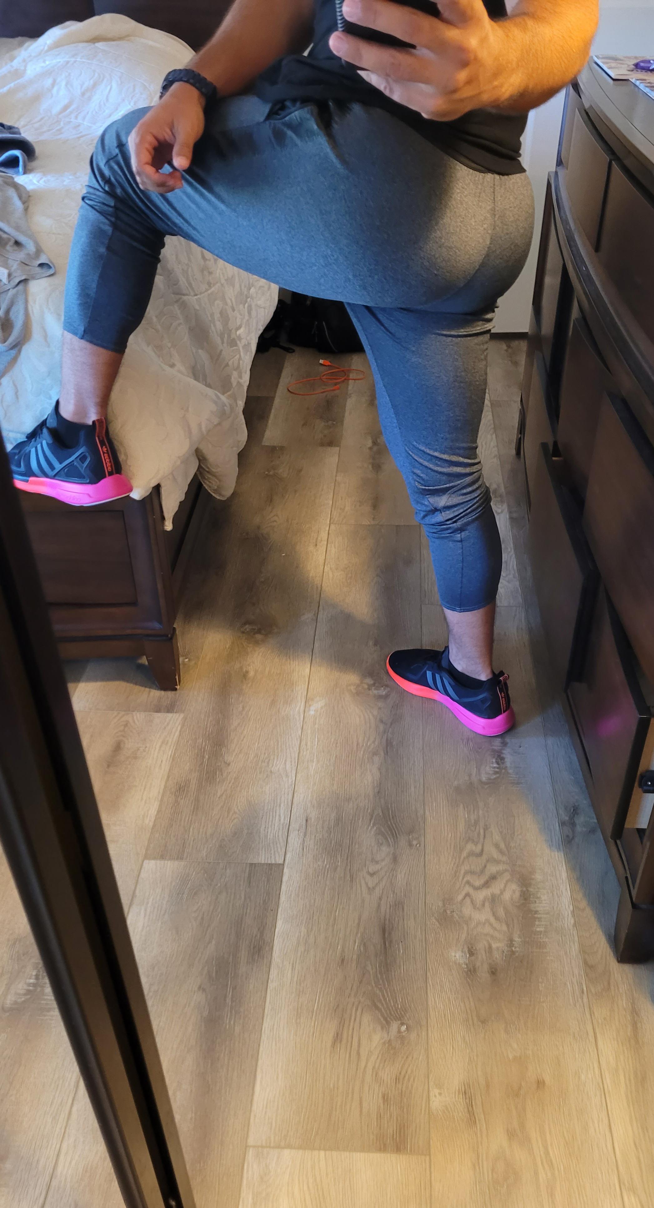 Smack that, all on the floor ;) | Scrolller