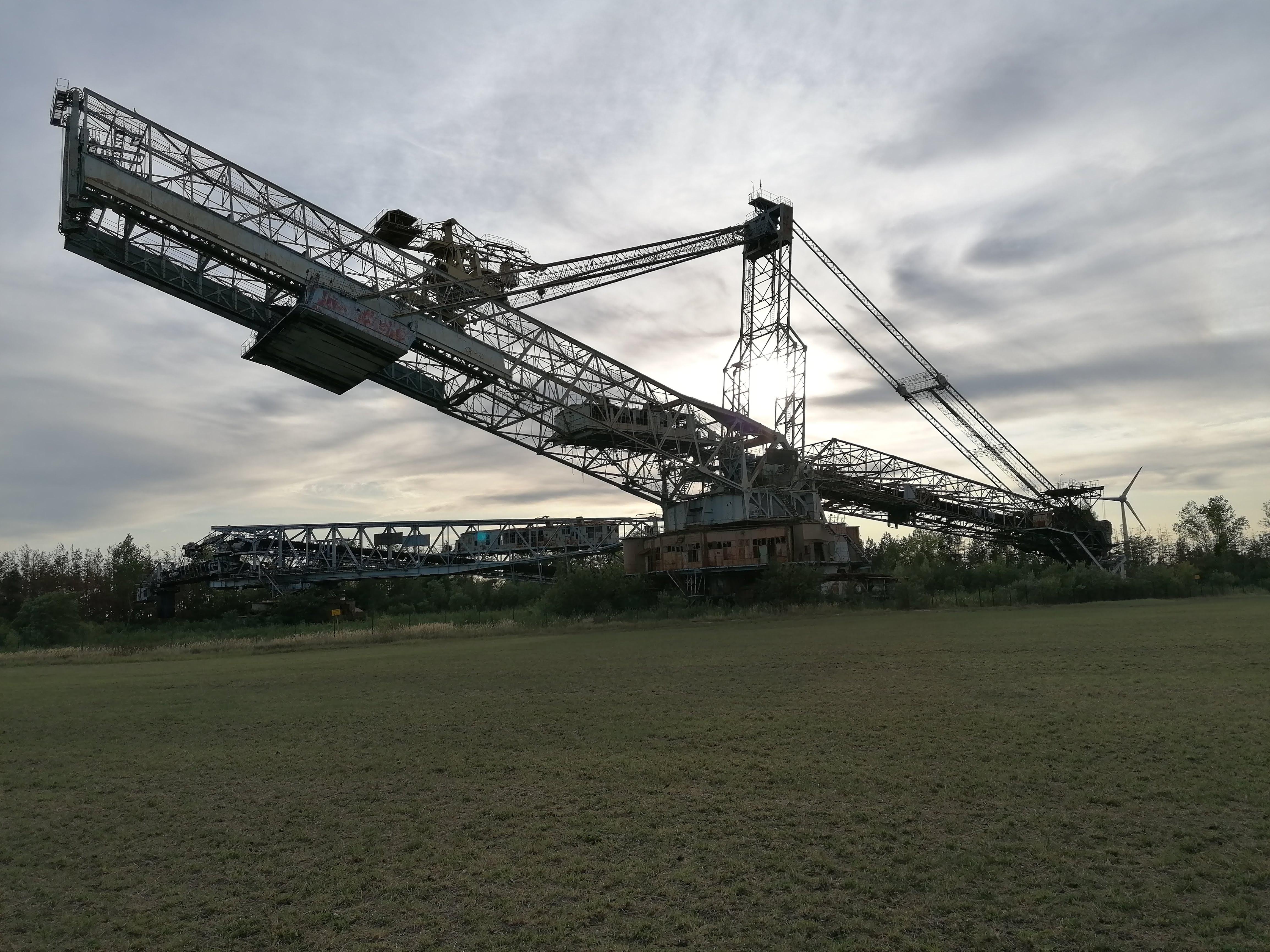 Small crane on excavator | Scrolller