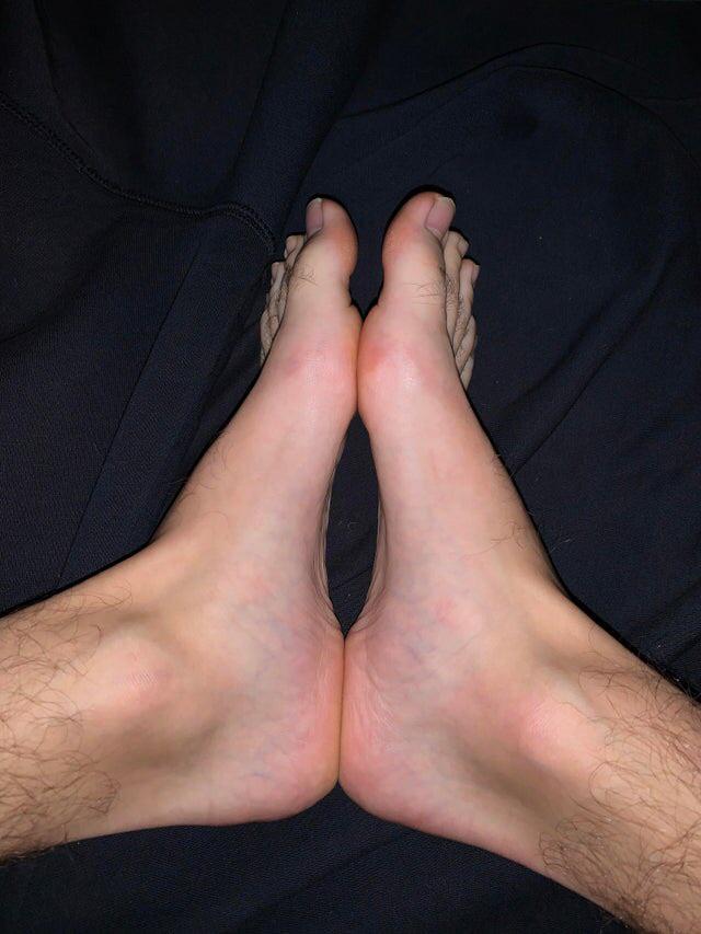 Small feet but big arches :) | Scrolller