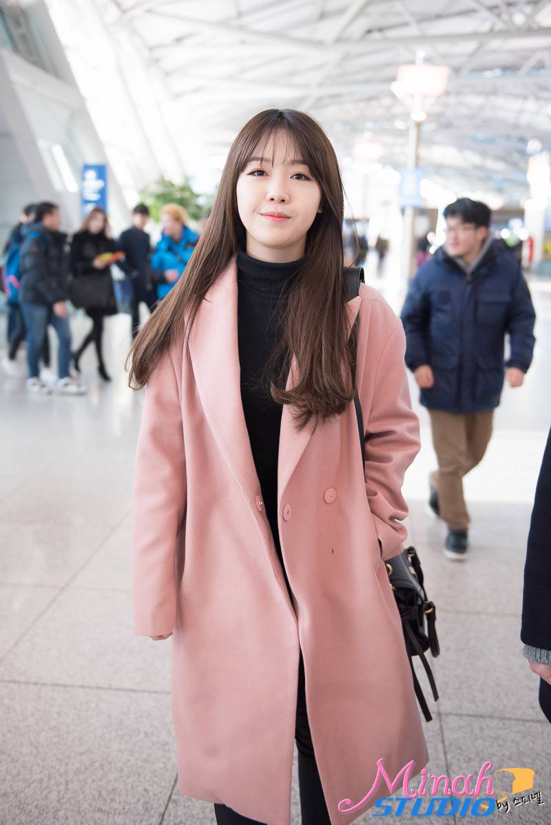 small idol, big coat | Scrolller