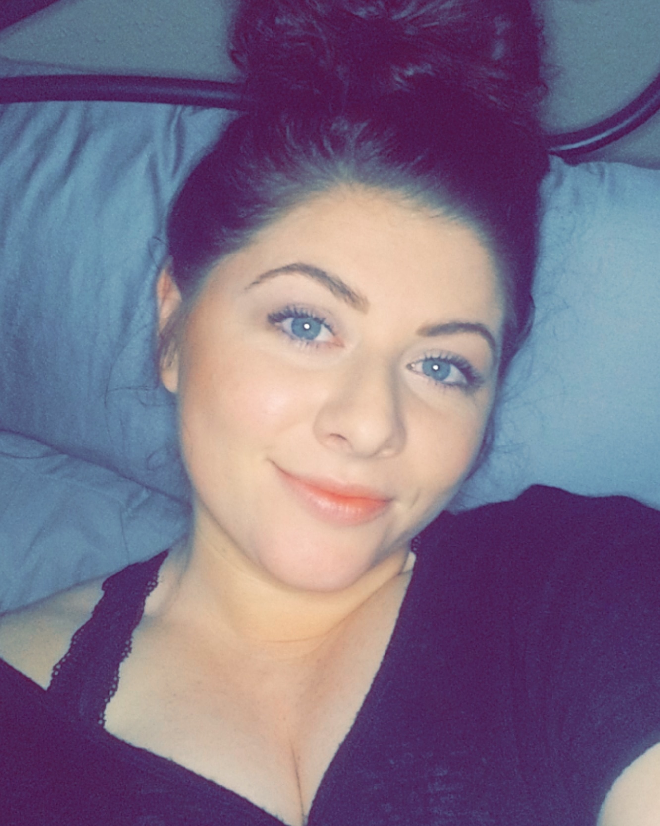 Small town gal looking to explore 😜 | Scrolller