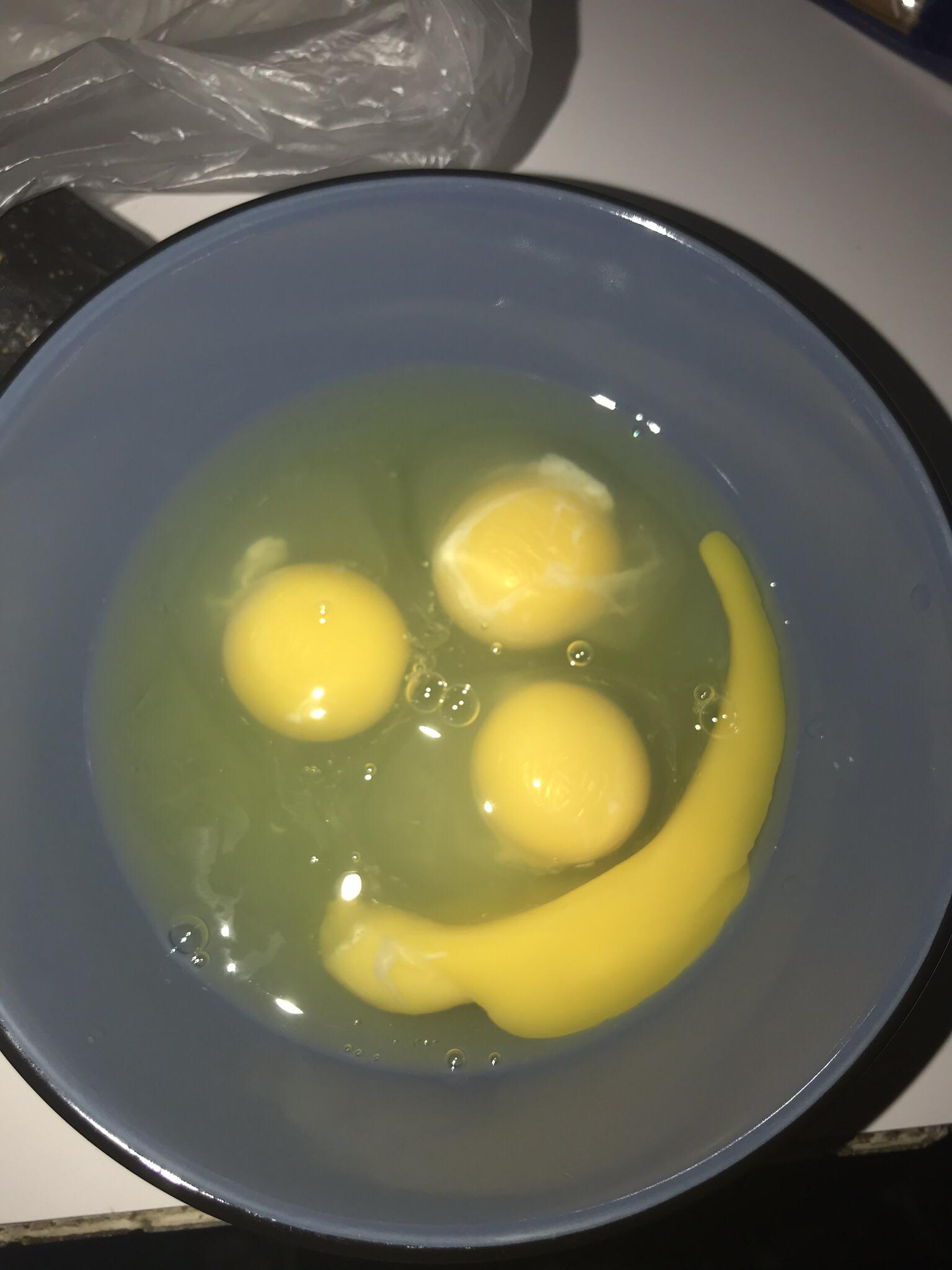 Smile... eggs | Scrolller