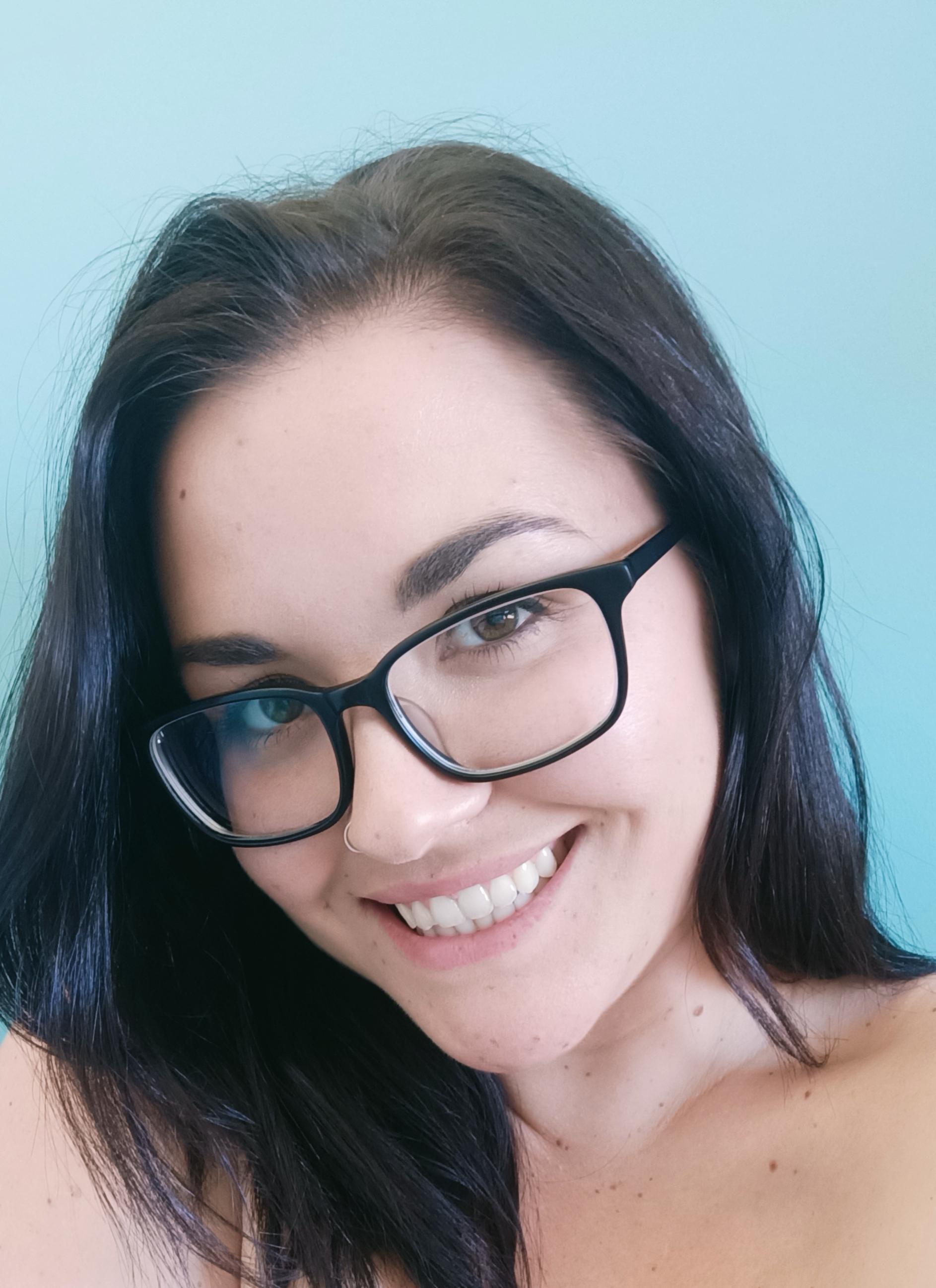 Smiley eyes 😘 (over 18) | Scrolller