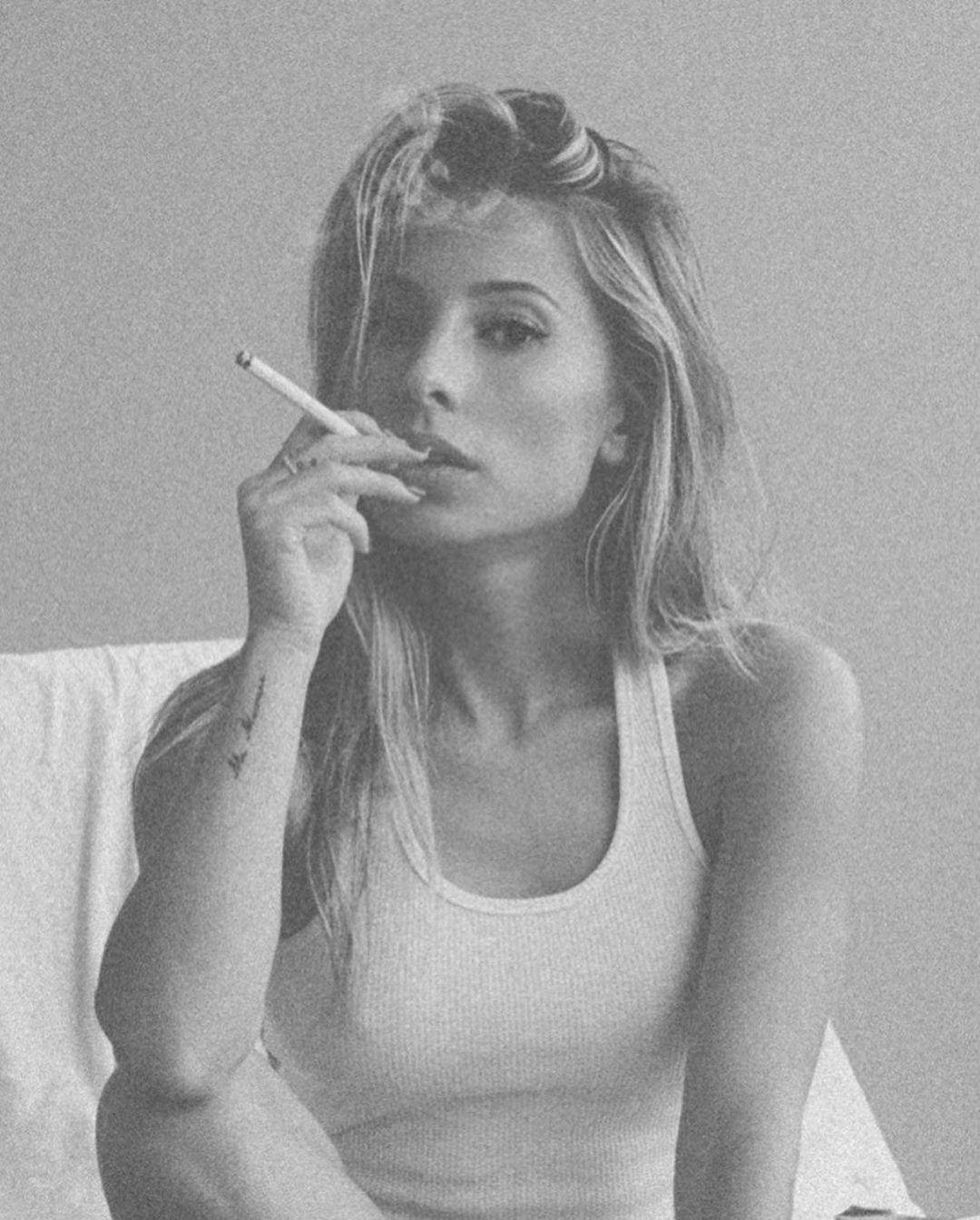 Smoking 2 | Scrolller