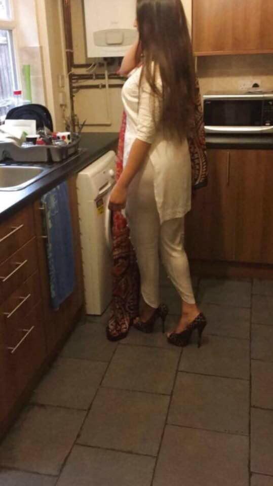 Sneaky candid of cousin sister 👌👌 | Scrolller