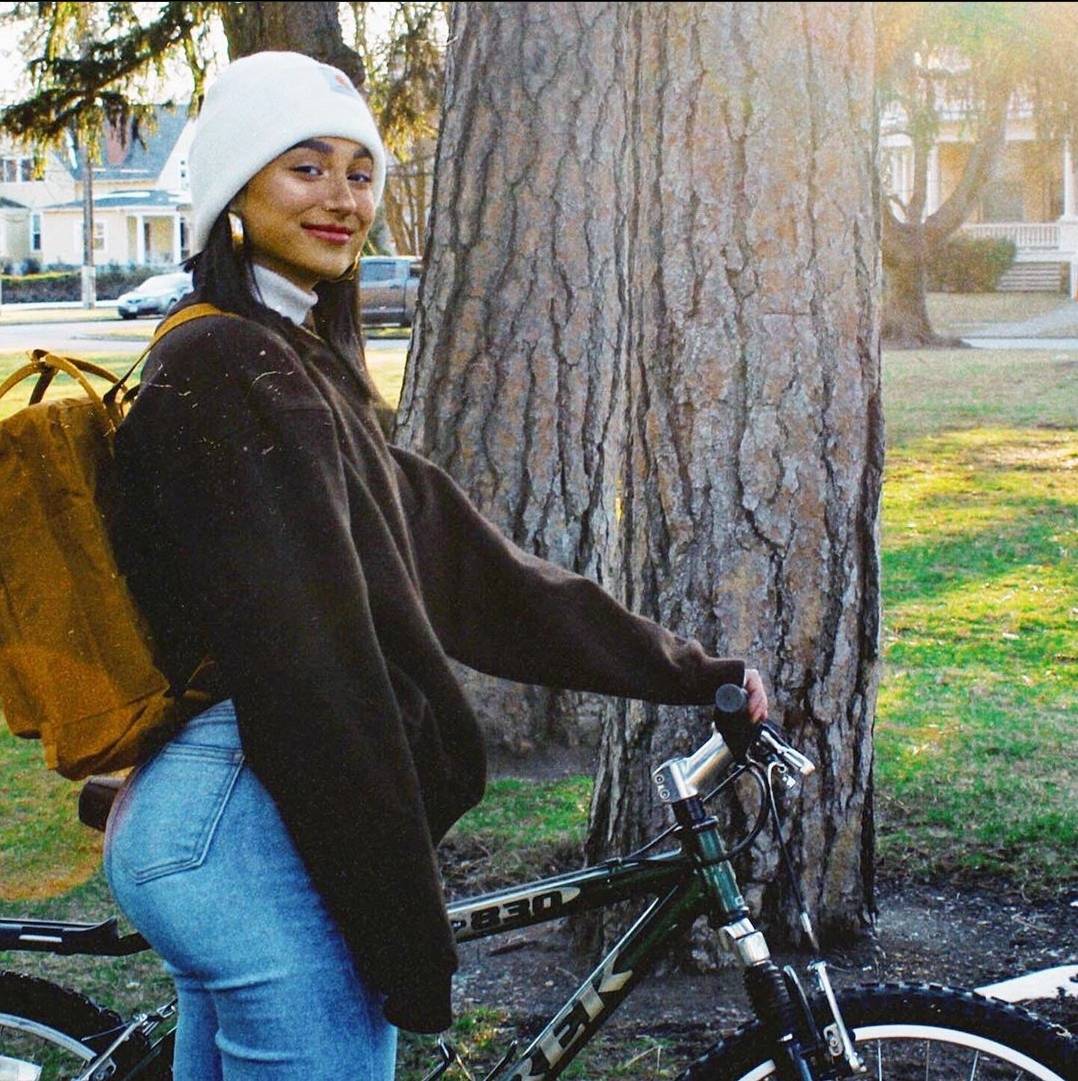 Sneaky thicc | Scrolller