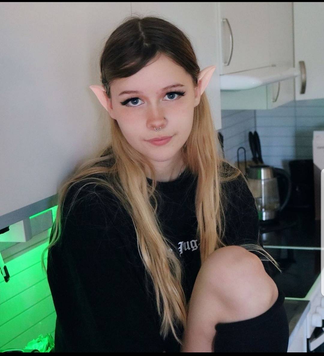 Sniff on the sink | Scrolller